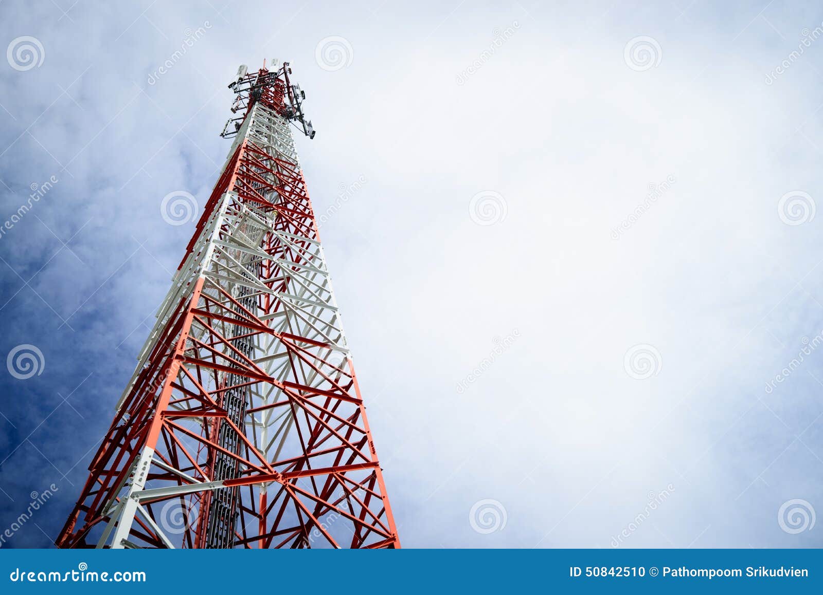 Telecomunicación poste foto de archivo. Imagen de internet - 50842510