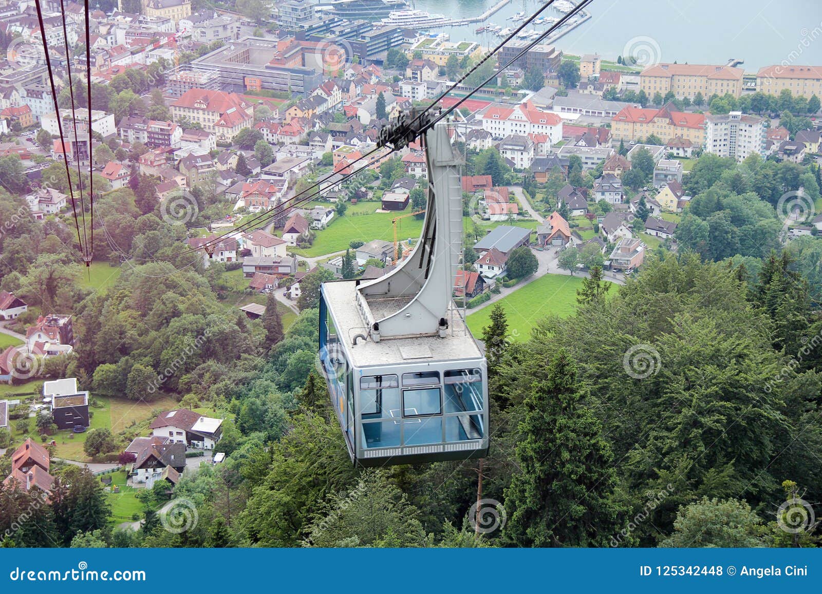 Teleférico De Pfander En Austria, Bregenz Foto de archivo - Imagen de ...