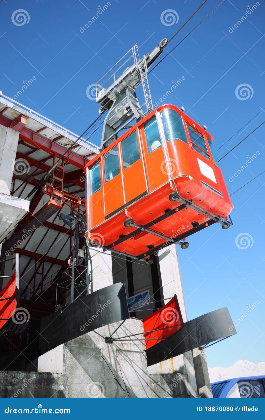 Teleferica rossa fotografia stock. Immagine di elevatore - 18870080