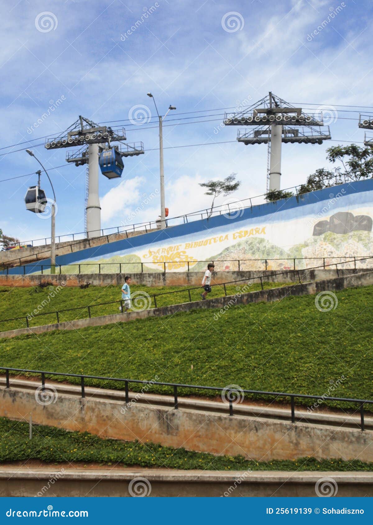 Teleferico editorial stock image. Image of medellin, urban - 25619139