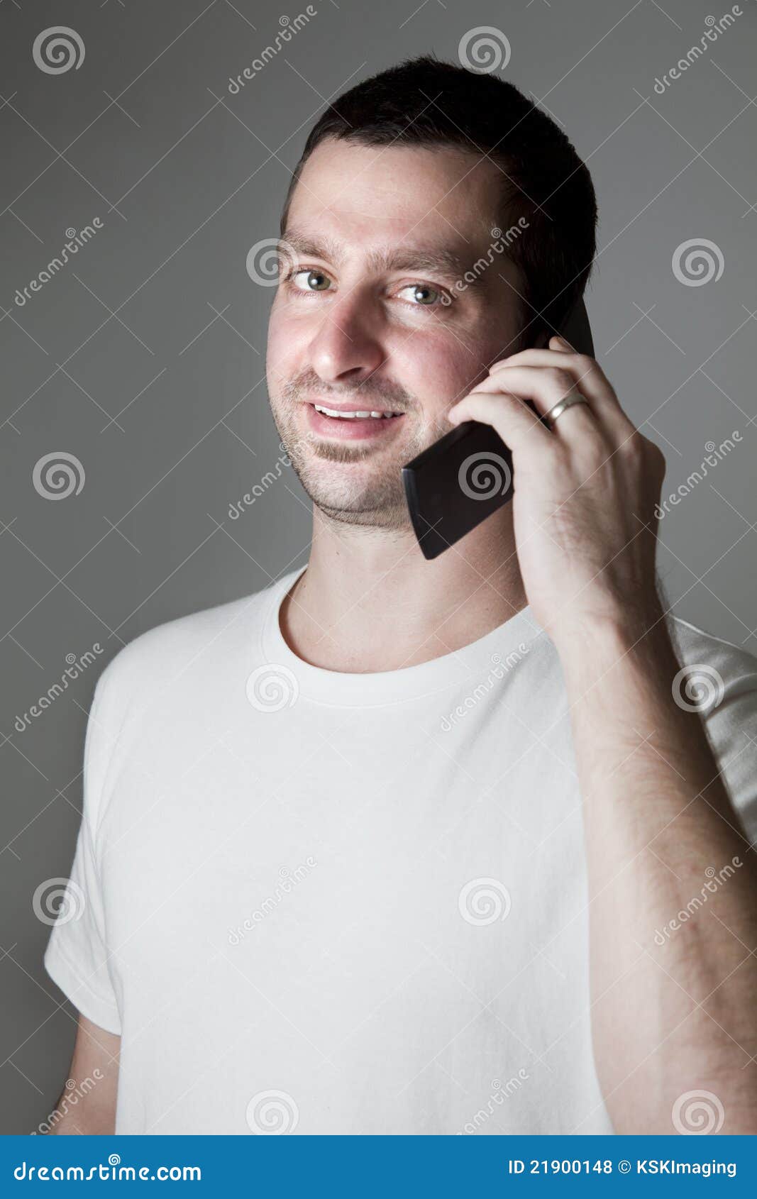 Am Telefon stockfoto. Bild von beiläufig, nett, person - 21900148