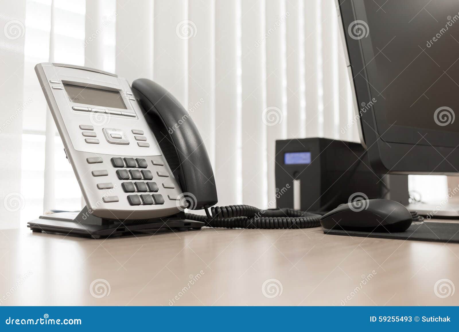 Telefon Und Computer Auf Tabellenarbeit Stockbild - Bild von schwarzes ...