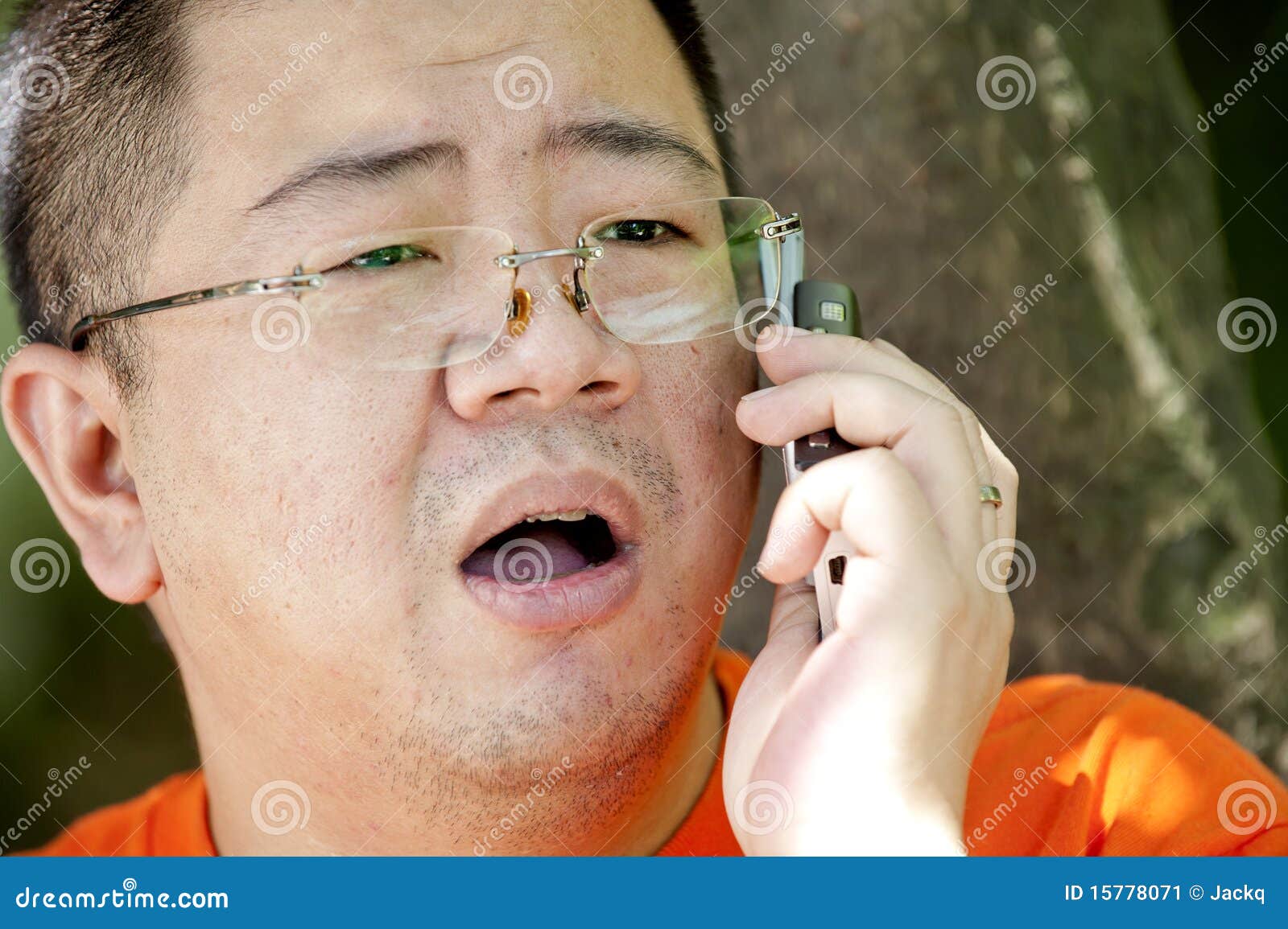 Telefonando ao homem imagem de stock. Imagem de característica - 15778071