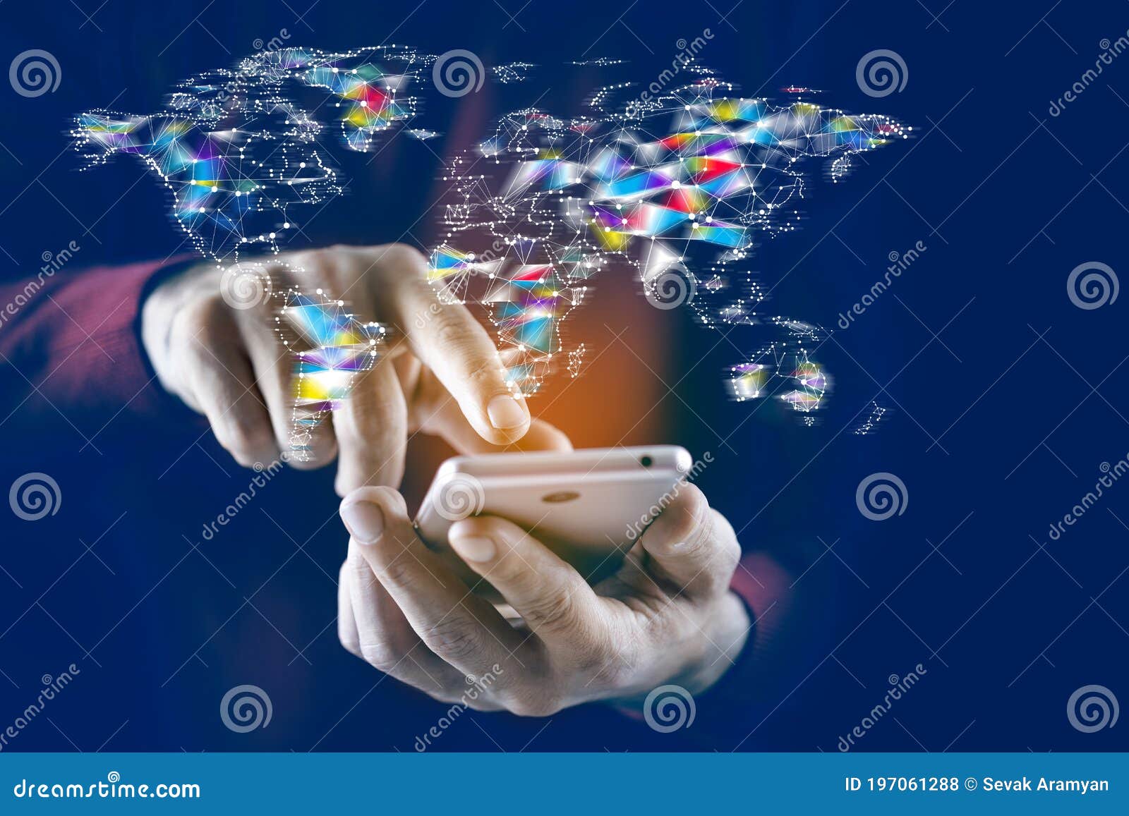 Telefone celular com mapa foto de stock. Imagem de mundo - 197061288