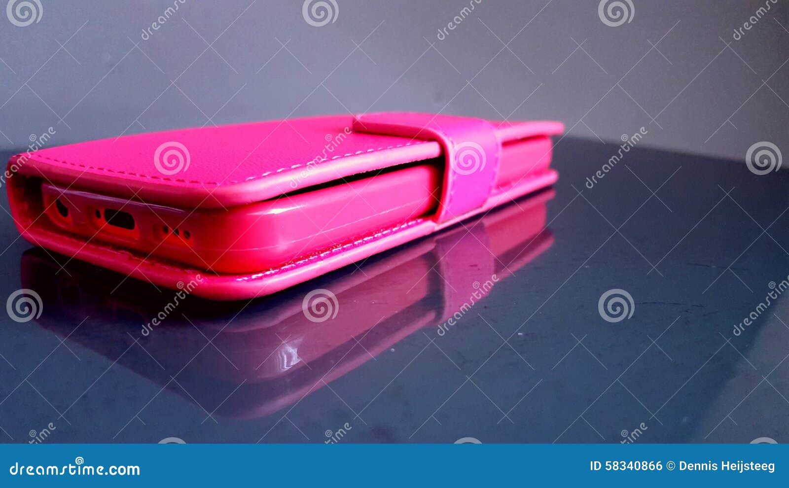 Telefone Cor-de-rosa - Tampa Foto de Stock - Imagem de noite, tampa ...