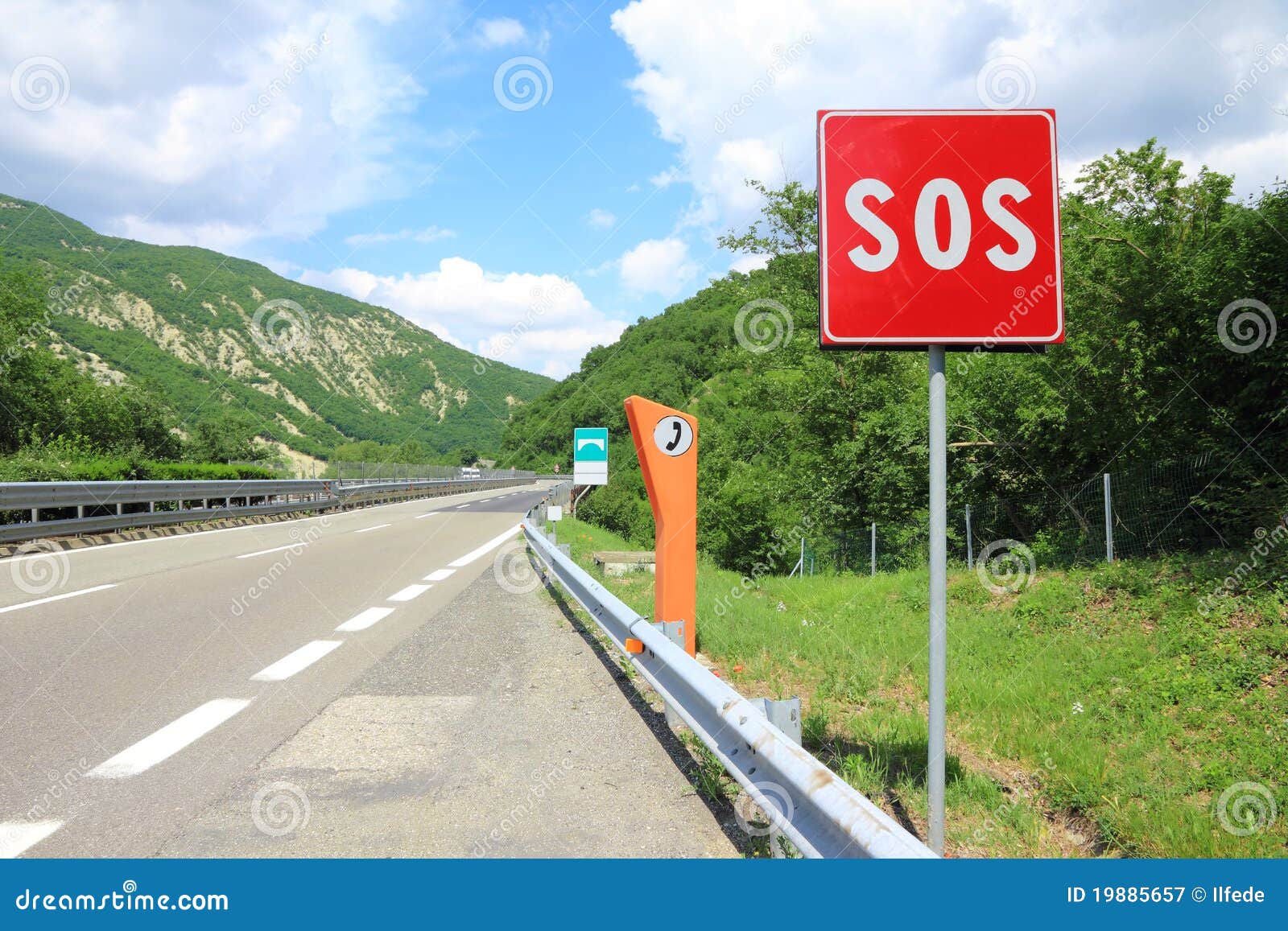 Telefone Da Emergência E Sinal Do SOS Na Estrada Imagem de Stock ...