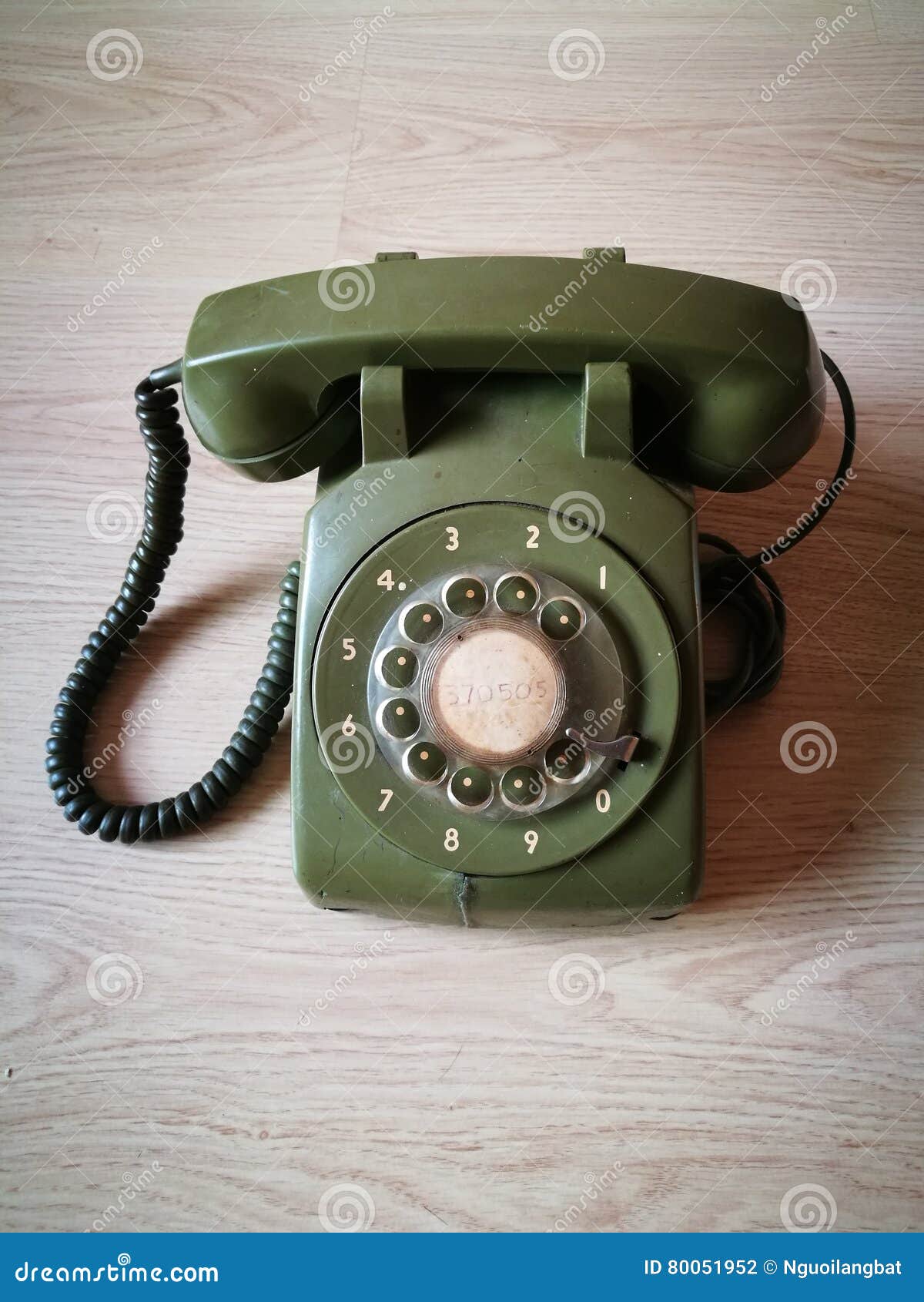 Telefone Velho Com Poeira E Riscos Foto de Stock - Imagem de conversa ...