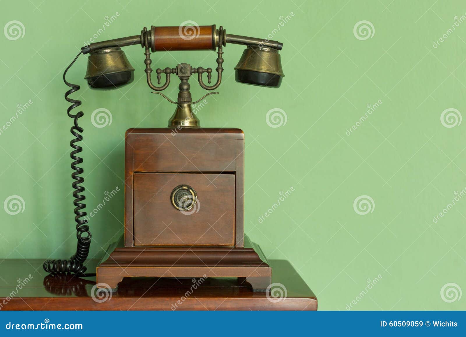 Telefono Antico Di Legno E D'ottone Immagine Stock - Immagine di ...