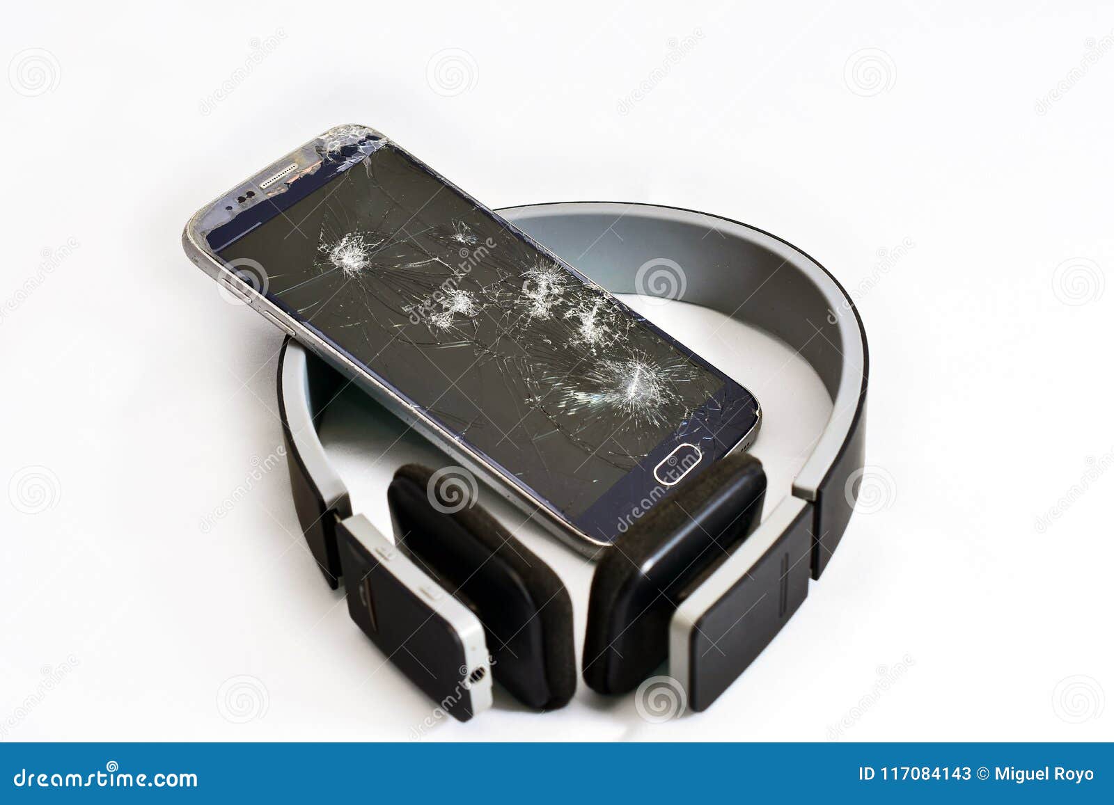 Telefono Cellulare Con Vetro Rotto Immagine Stock - Immagine di errore ...