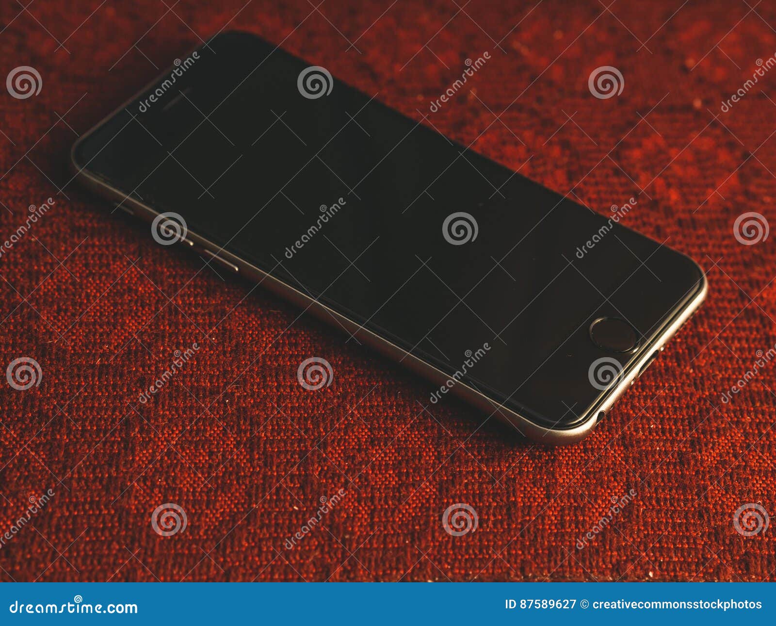 Telefono Cellulare Con Schermo Nero Immagine. Immagine: 87589627