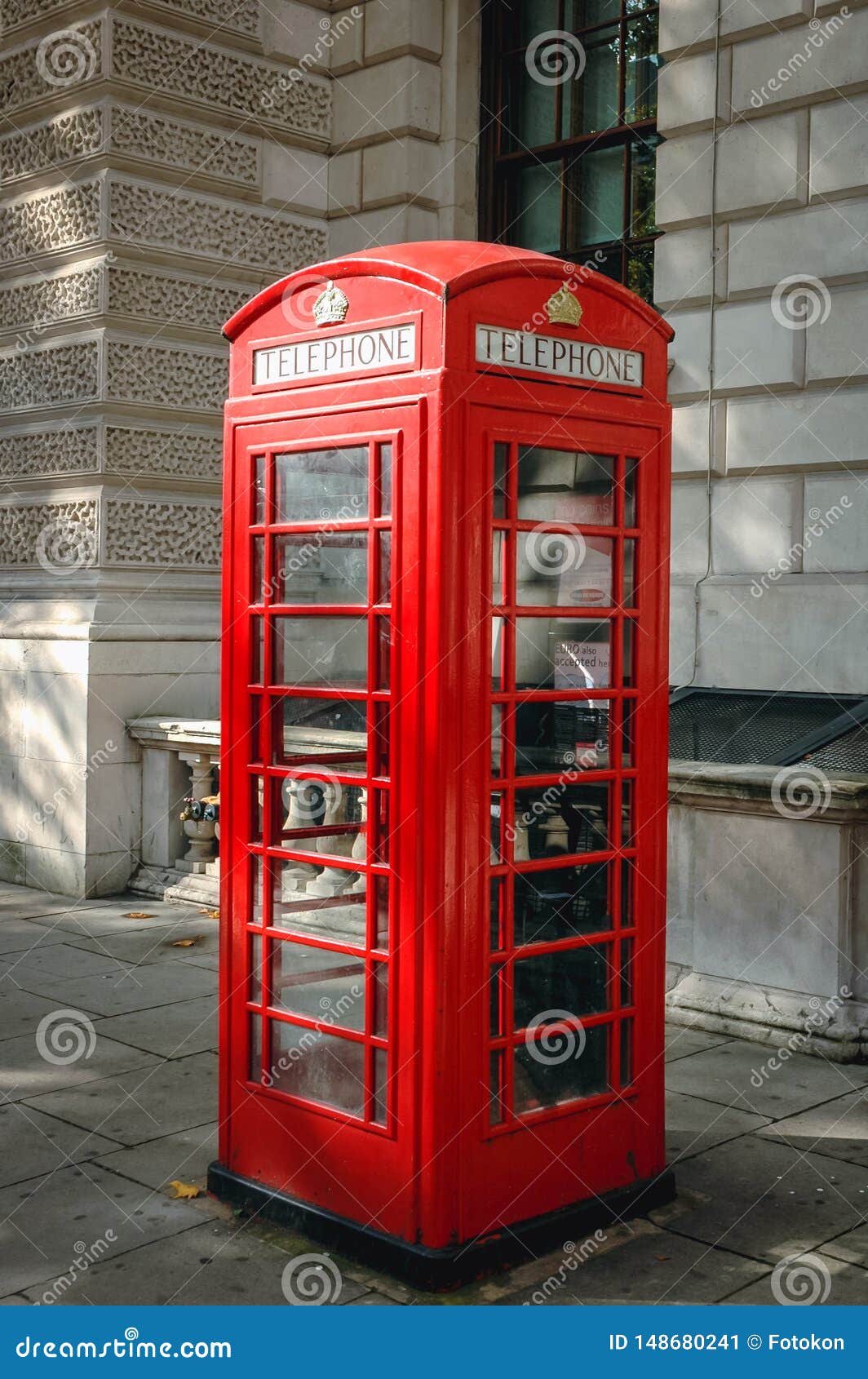 Telefooncel in Londen redactionele foto. Image of rood - 148680241