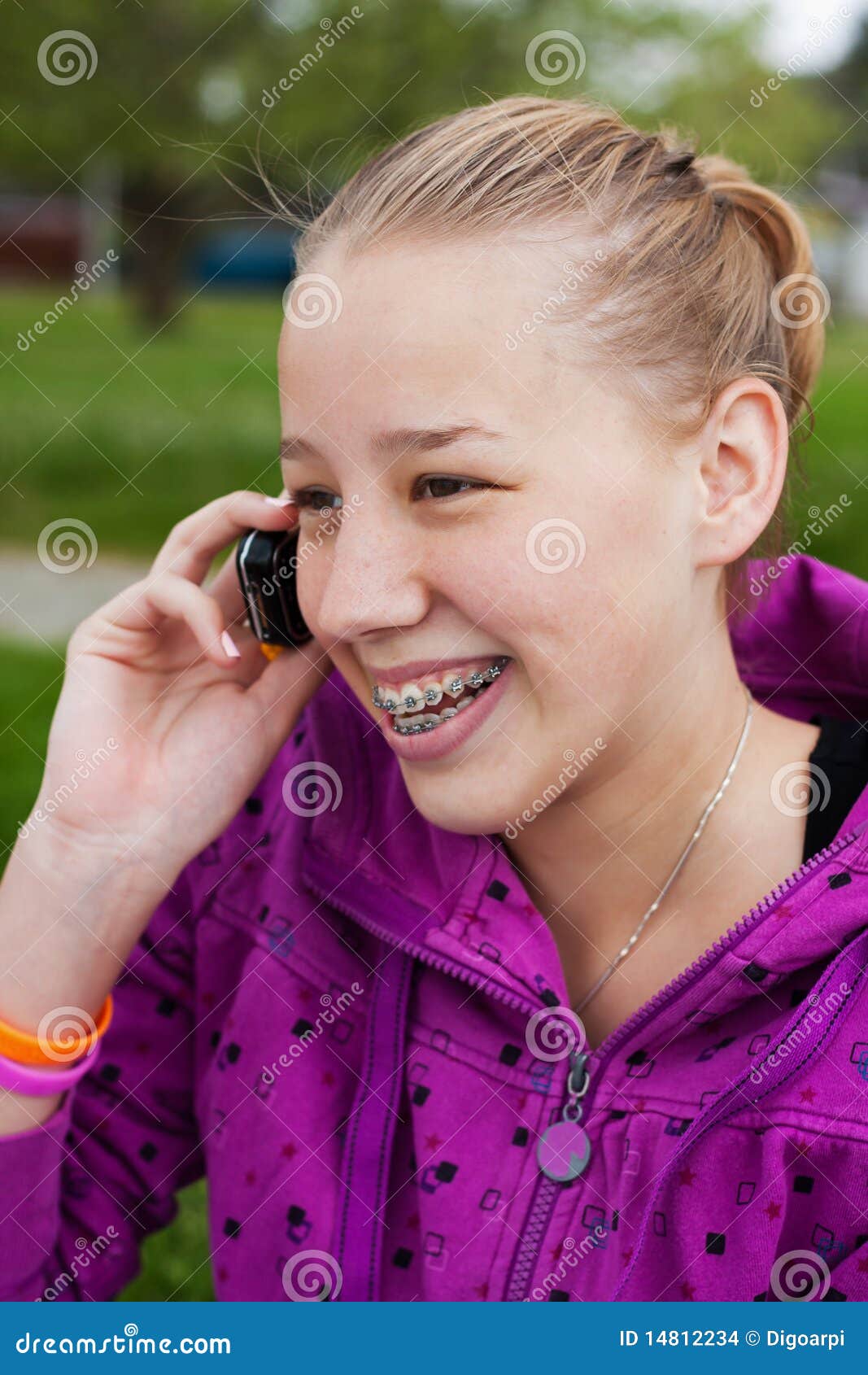 Telefoongesprek stock foto. Image of kaukasisch, gezicht - 14812234