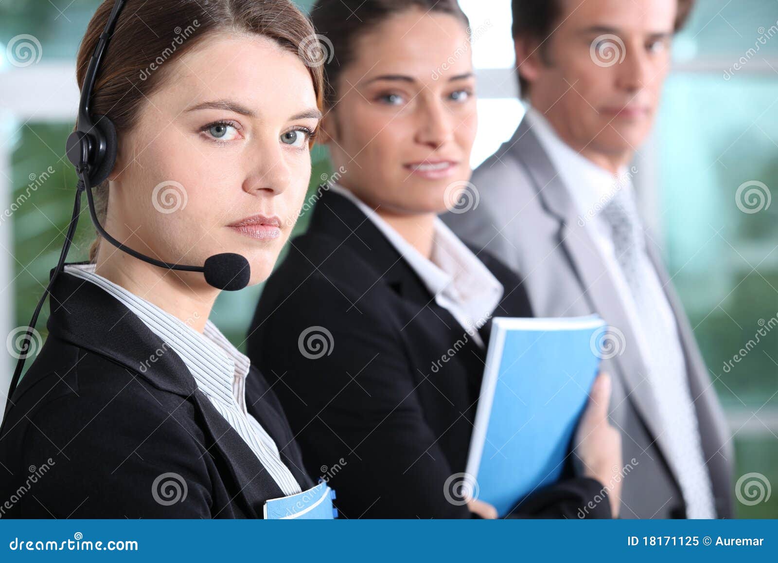 Teleoperator e executivos imagem de stock. Imagem de operador - 18171125