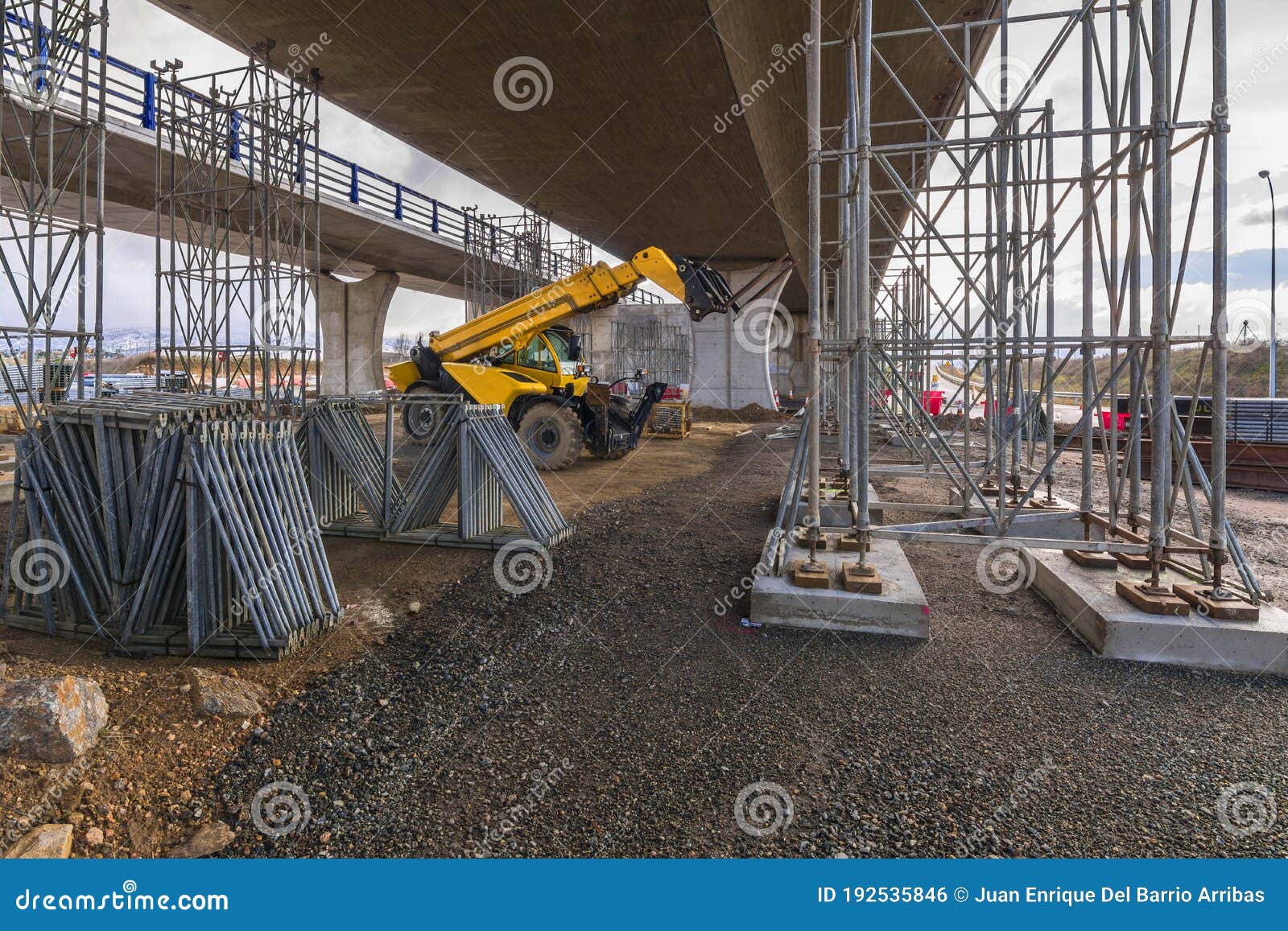 Telescopic Elevator in the Construction Works of an Overpass Stock ...