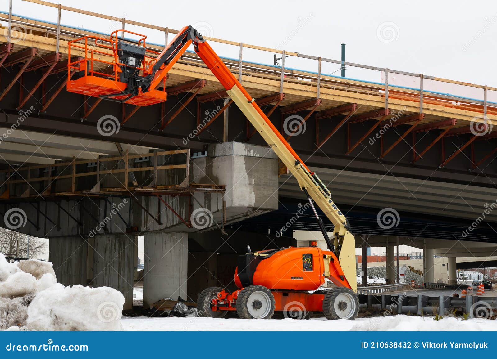 Telescopic Elevator in the Construction Works of an Overpass Stock ...