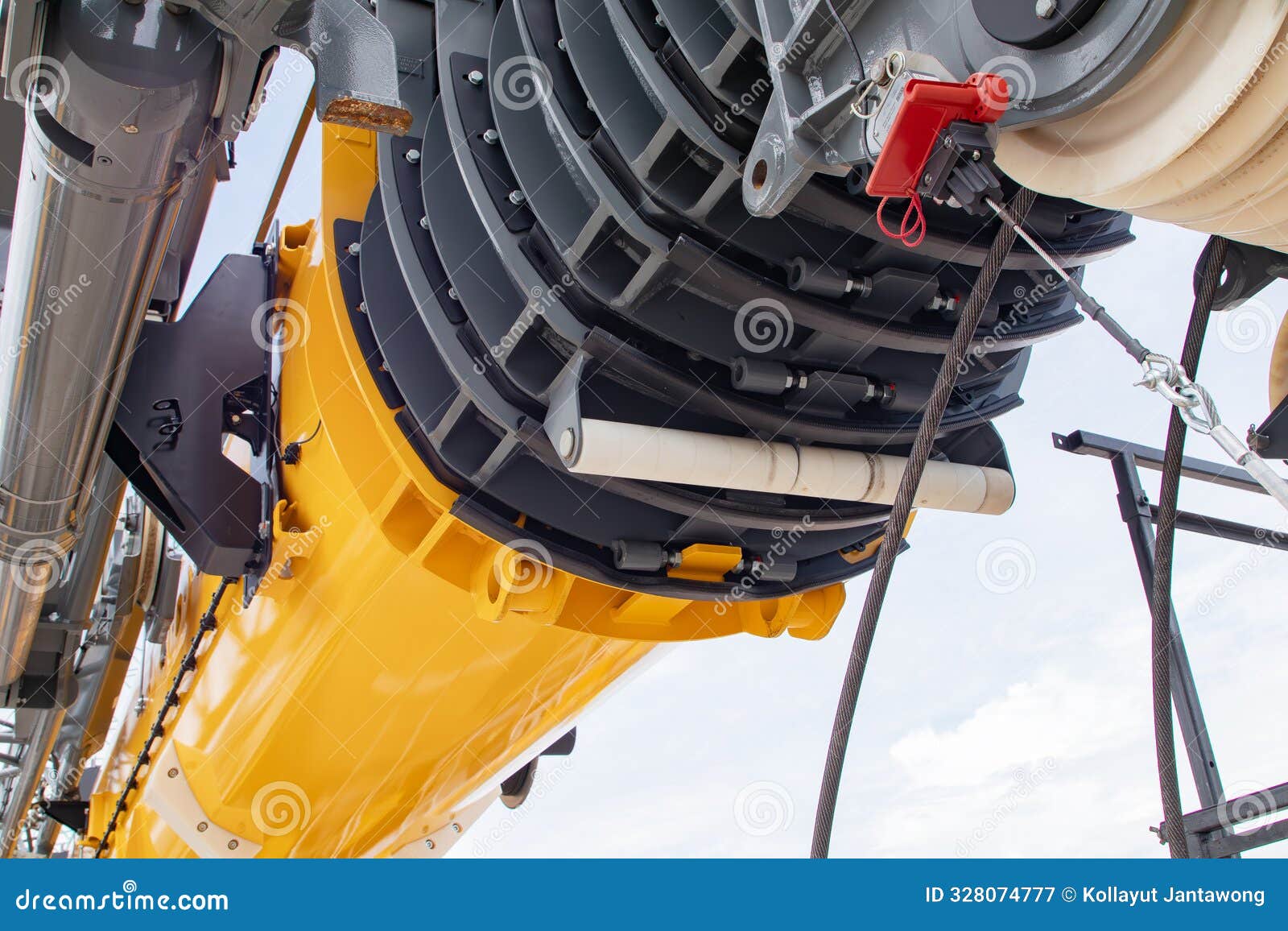 Telescopic Systems of Mobile Crane Boom: Extending and Retracting ...