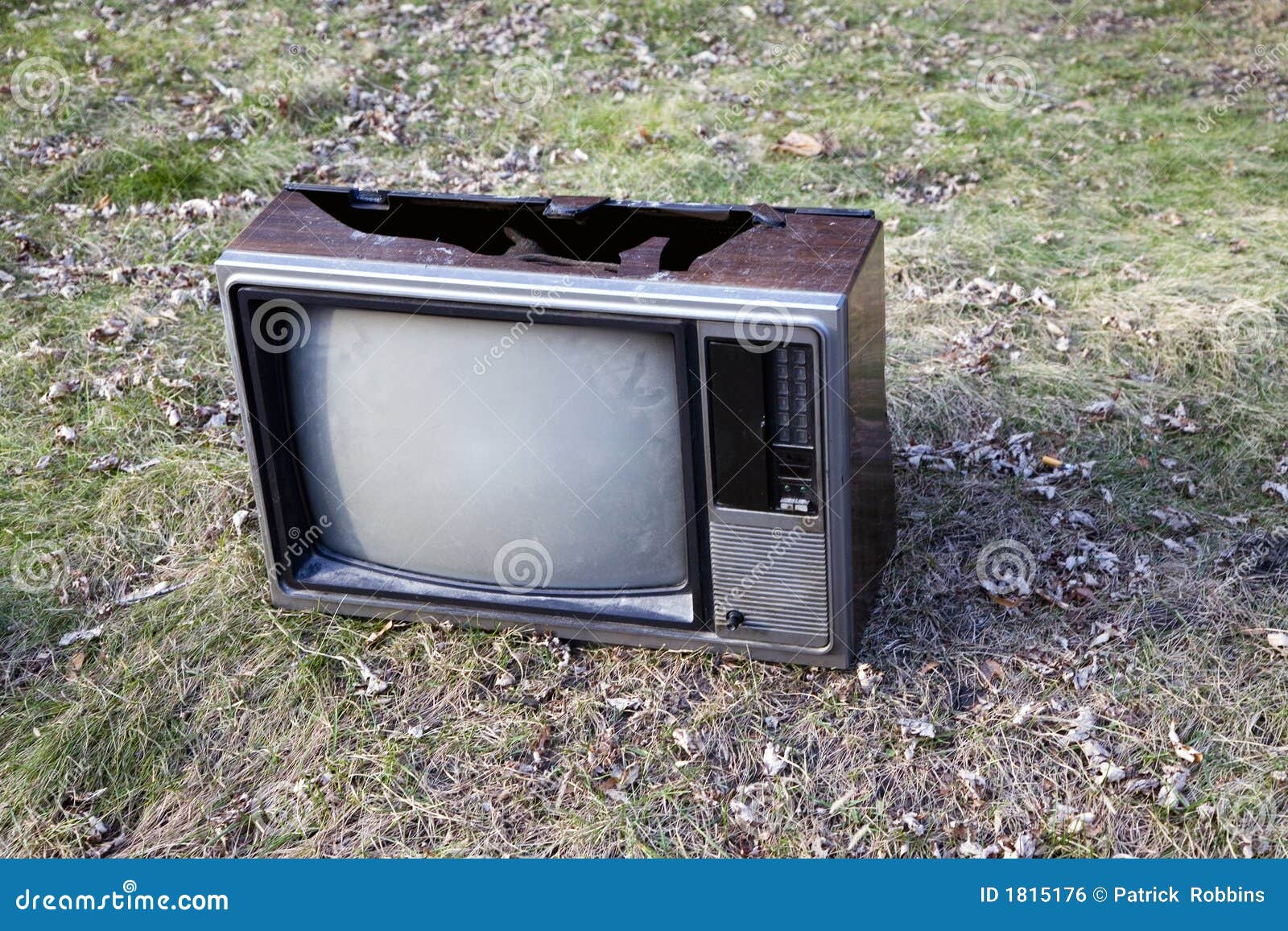 Televisión rota foto de archivo. Imagen de polvoriento - 1815176