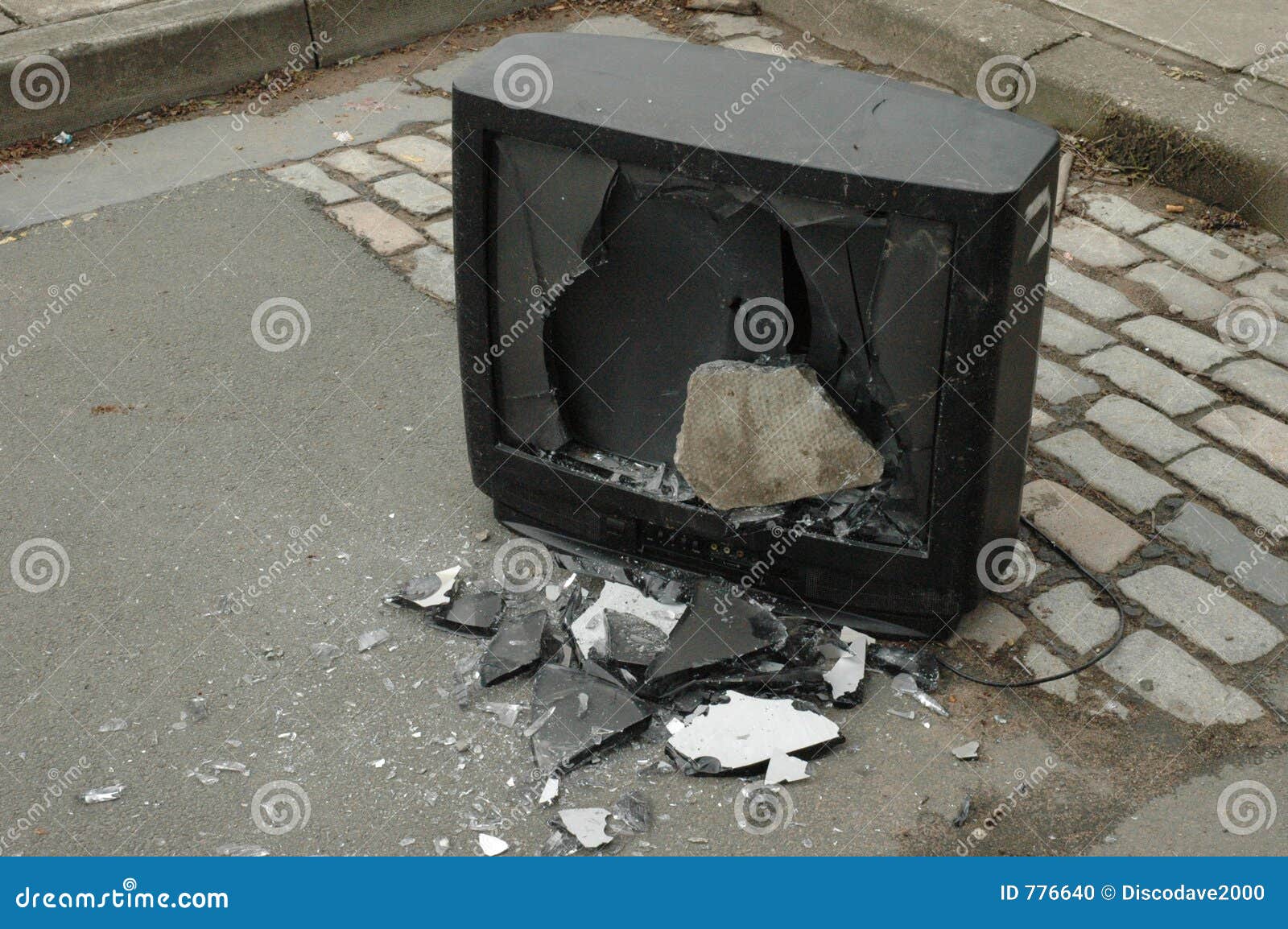 Televisione rotta fotografia stock. Immagine di vetro, televisione - 776640