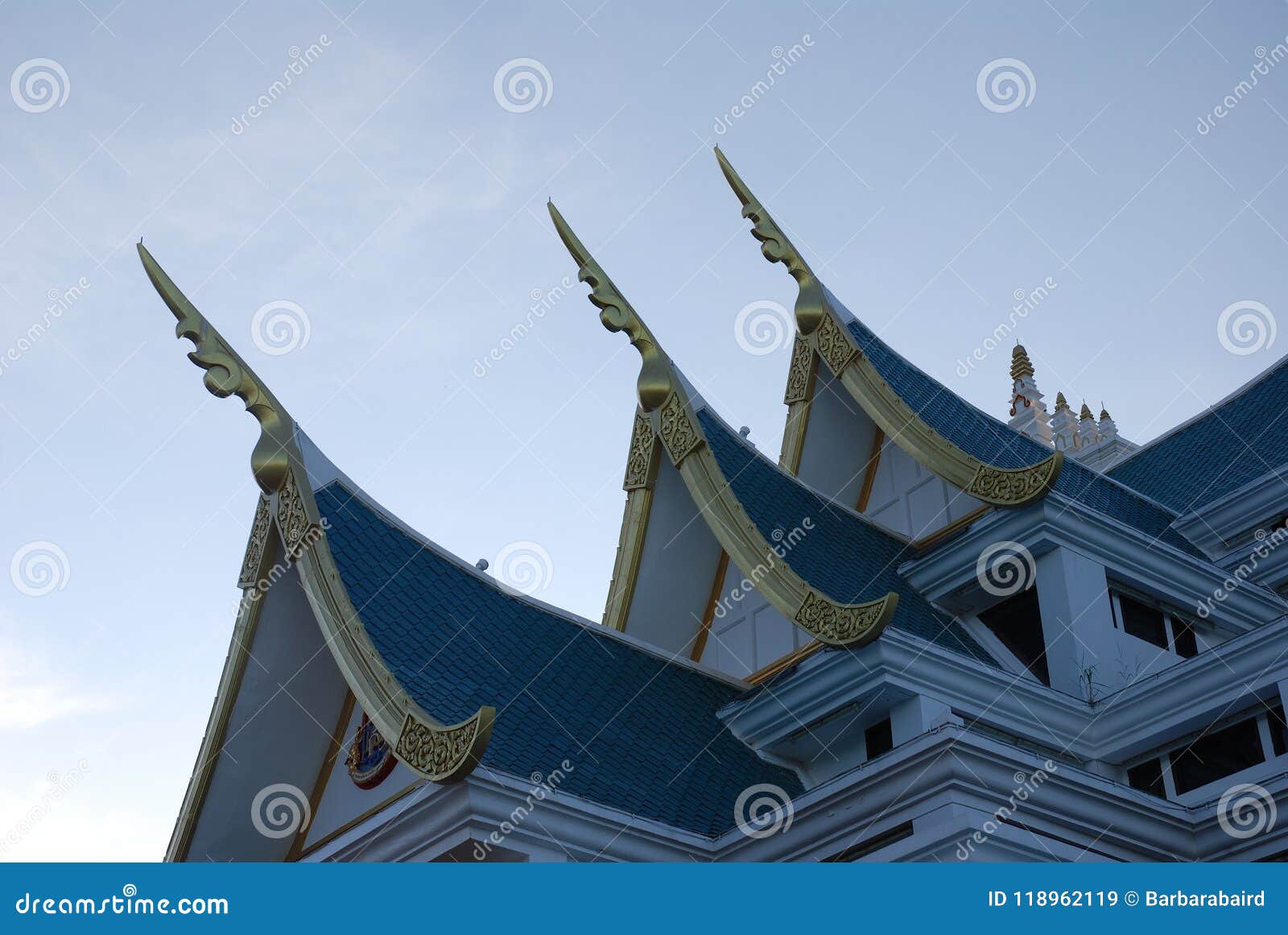 Telhado Azul E Branco Do Templo Imagem de Stock - Imagem de flamas ...