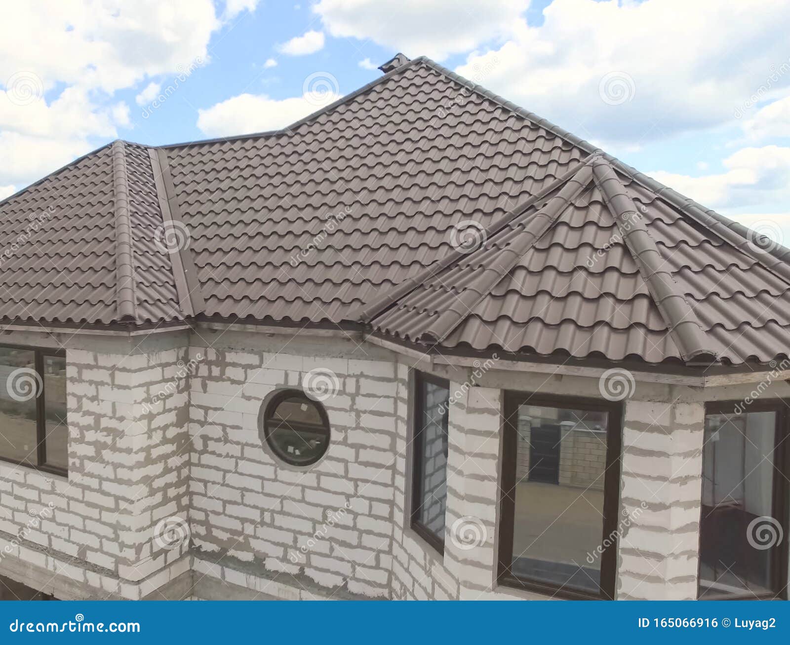 Telhado De Metal Ondulado E Telhado De Metal Telhado Moderno Feito De ...