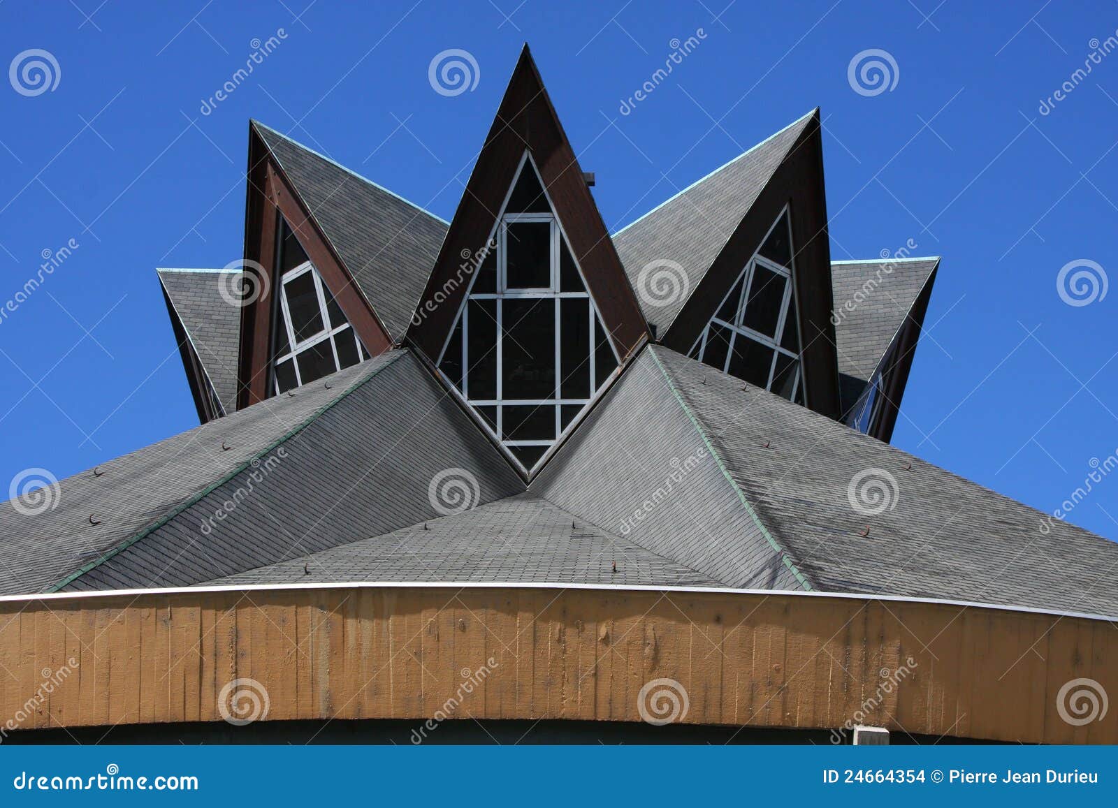 Telhado moderno da igreja foto de stock. Imagem de francês - 24664354