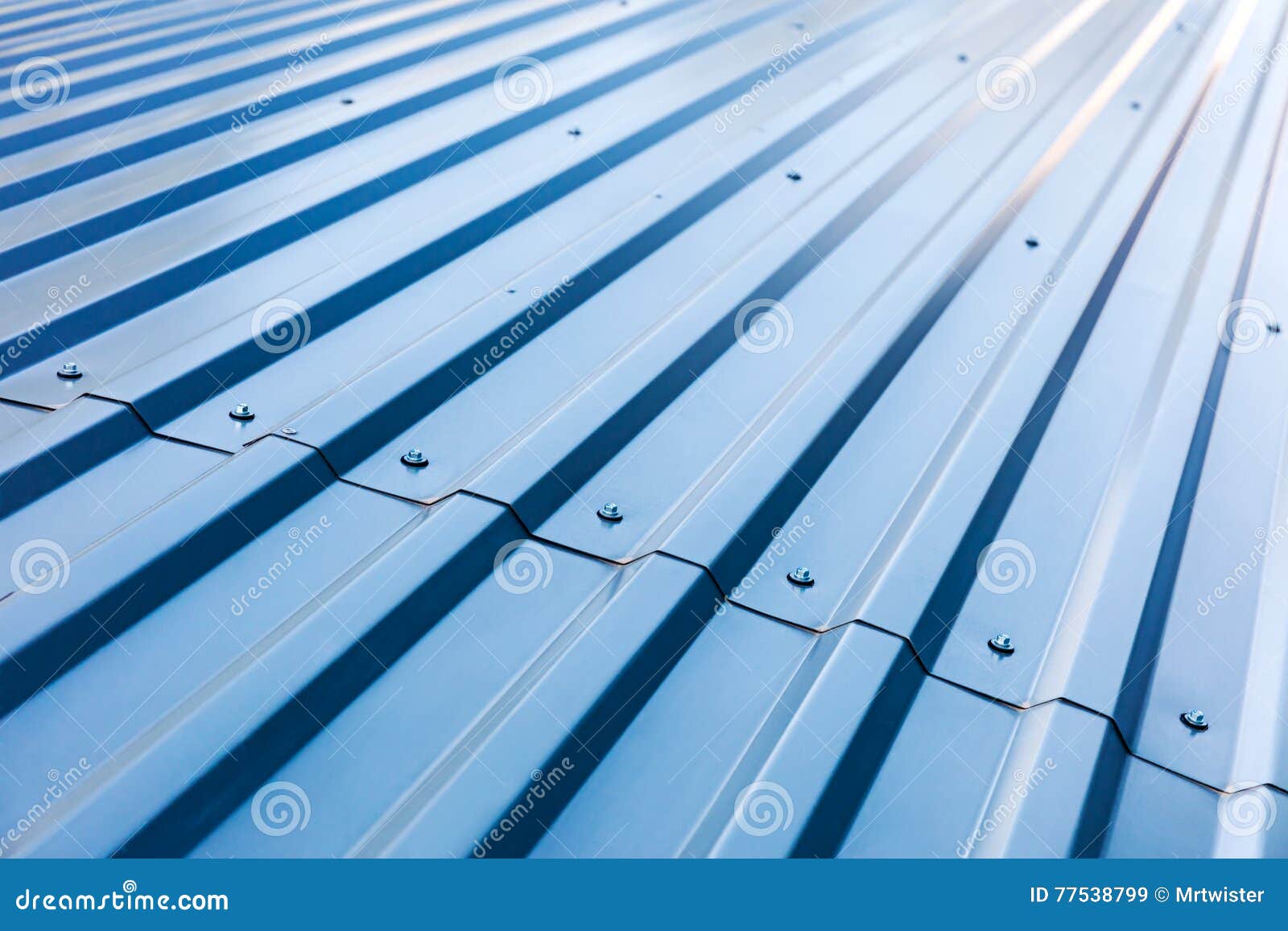 Telhado Ondulado Azul Do Metal Com Rebites Imagem de Stock - Imagem de ...