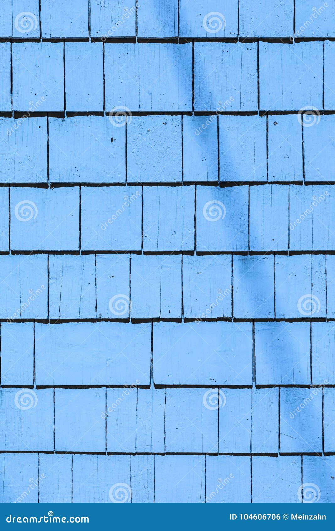 Telhas De Madeira Pintadas Azul No Telhado Foto de Stock - Imagem de ...