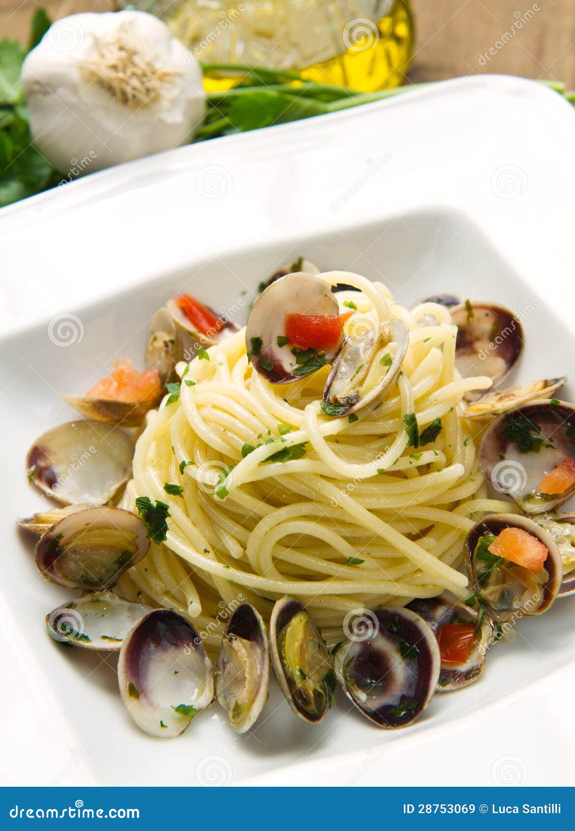 Teller Der Spaghettis Mit Muscheln Stockbild - Bild von koch, knoblauch ...