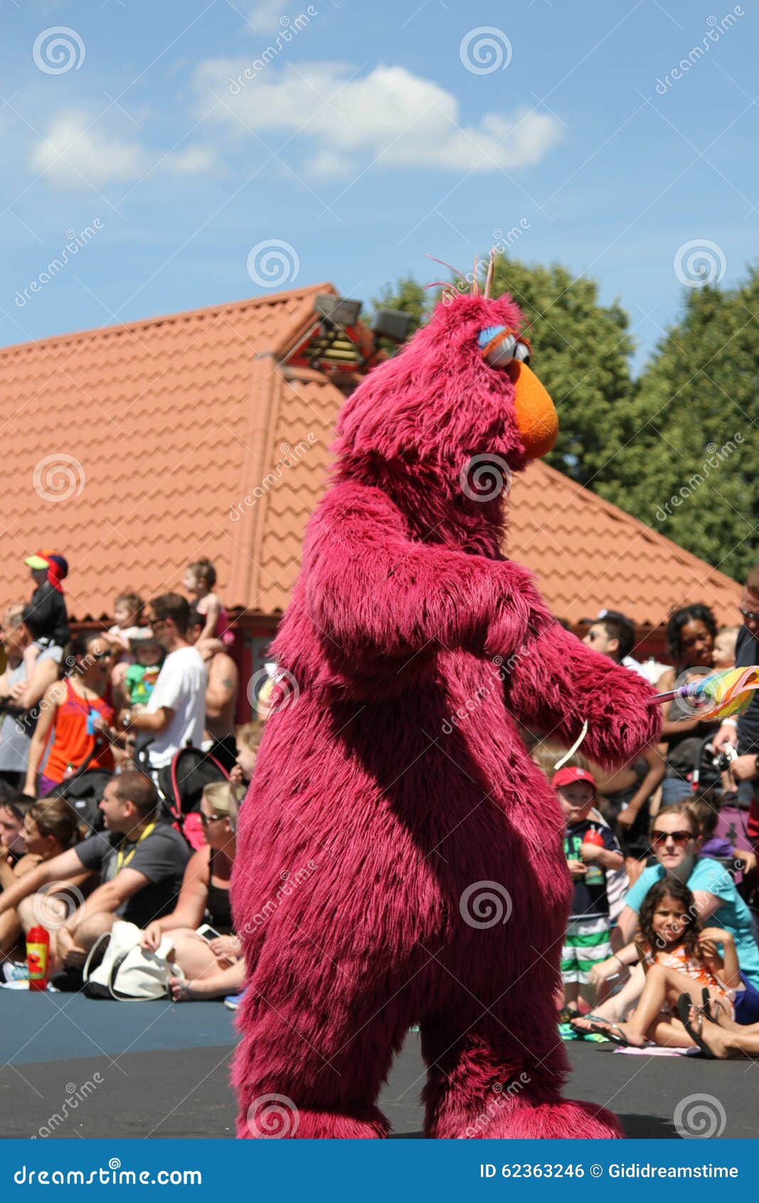 Telly Monster photo éditorial. Image du costume, endroit - 62363246