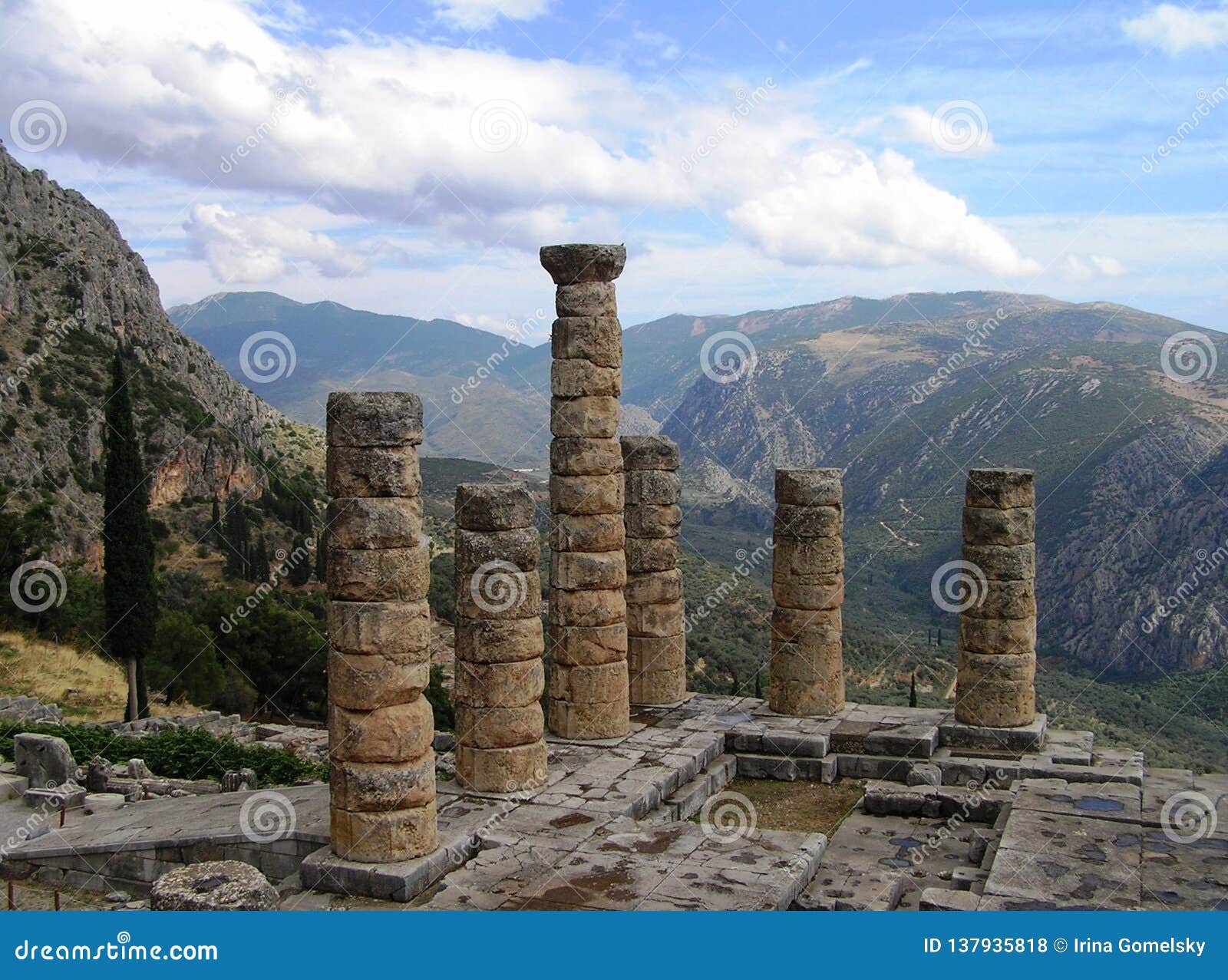 Tempel Van Apollo in De Mystieke Oude Stad Van Delphi Stock Foto ...