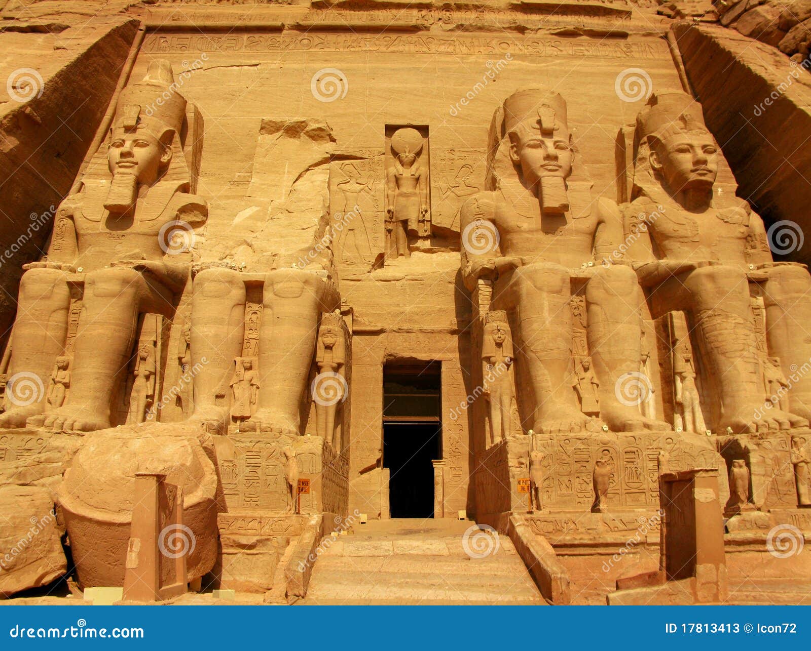 Tempel Van Farao Ramses II in Abu Simbel, Egypte Stock Afbeelding ...
