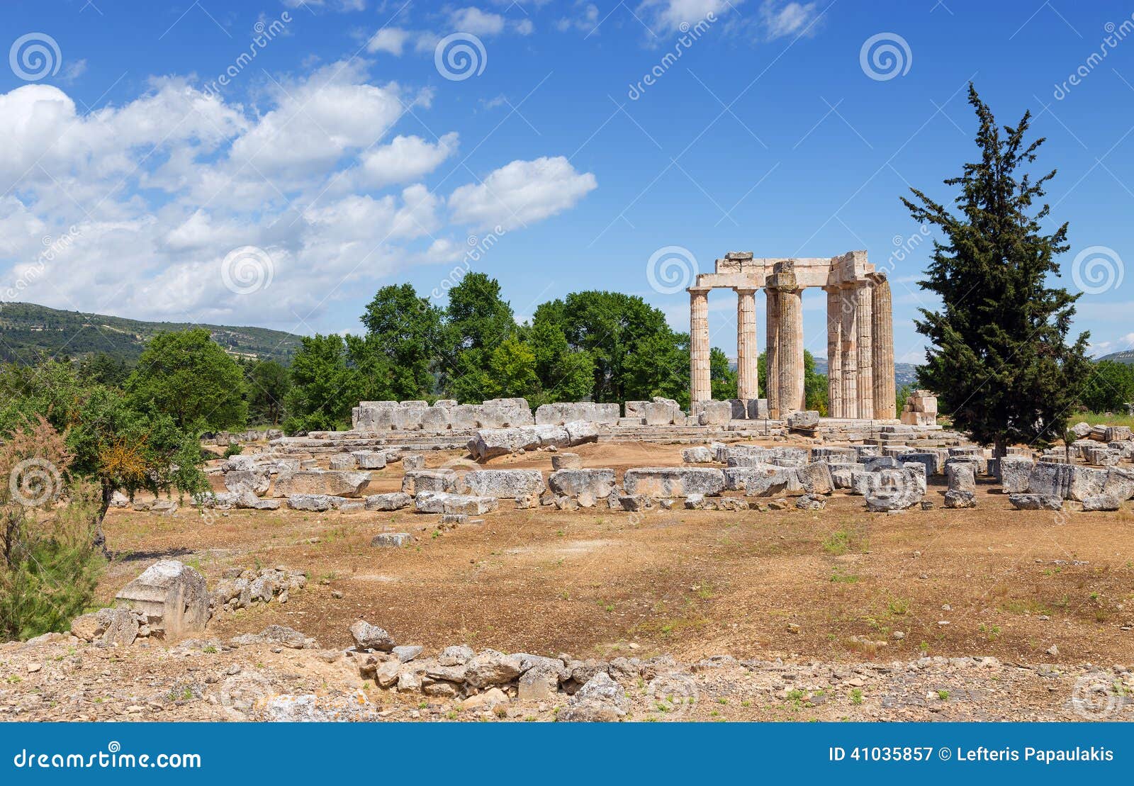 Tempel Van Zeus in Oude Nemea, De Peloponnesus, Gree Stock Afbeelding ...