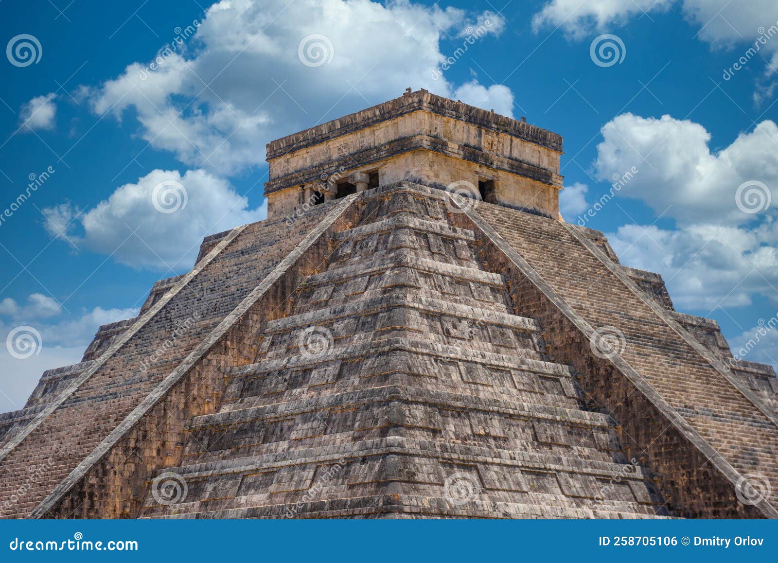 Tempelpyramide Des Kukulcan El Castillo Chichen Itza Yucatan Mexico ...