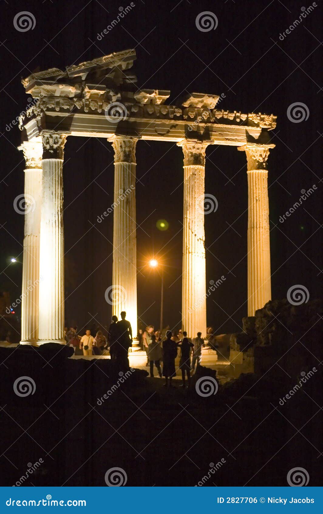 Tempiale Dell'Apollo Entro La Notte Fotografia Stock - Immagine di arte ...