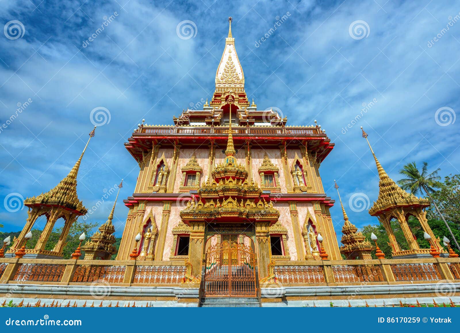 Tempie buddisti di Phuket immagine stock. Immagine di formalmente ...