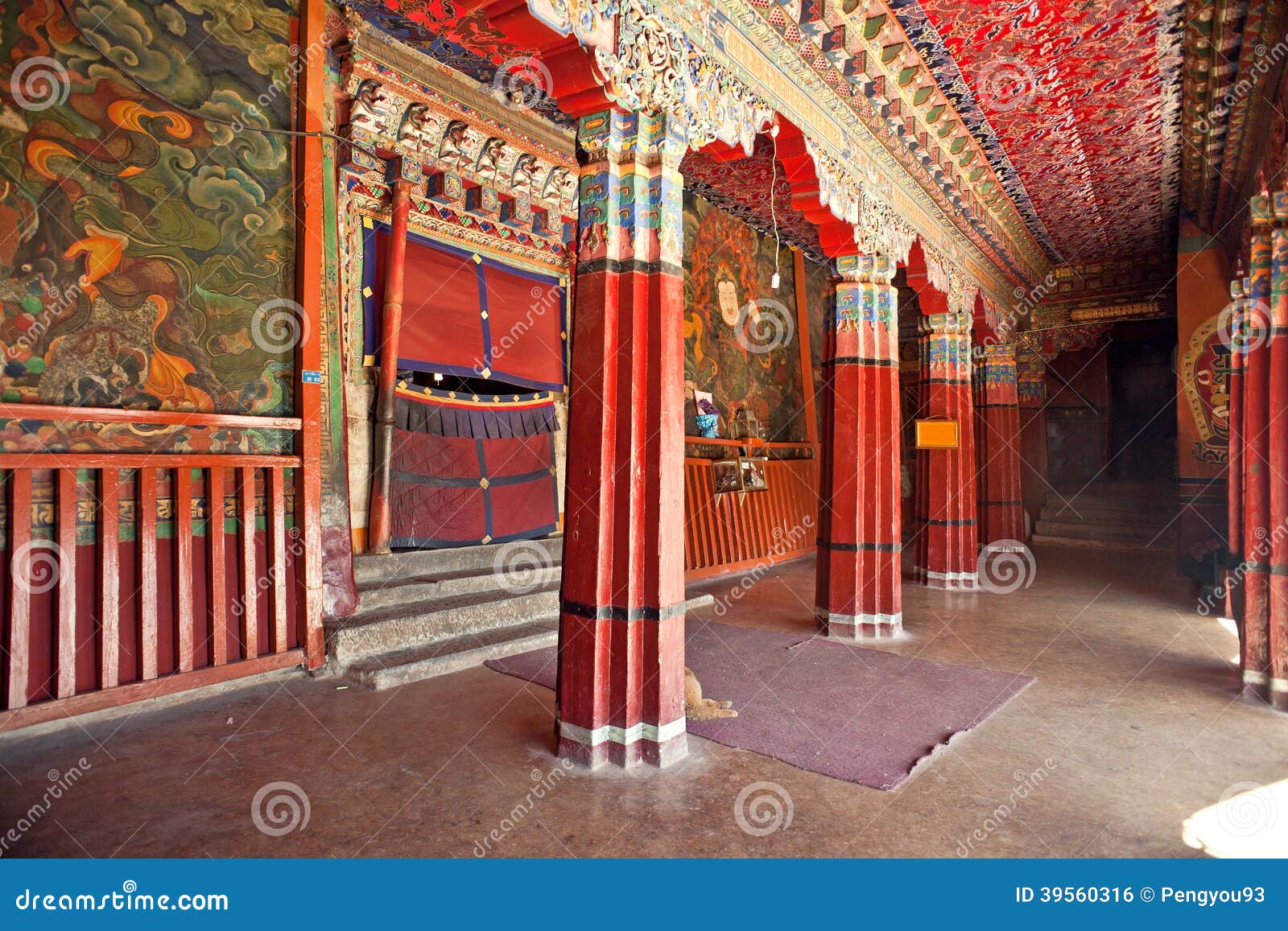 Tempie Di Buddismo Tibetano Fotografia Stock - Immagine di scultura ...