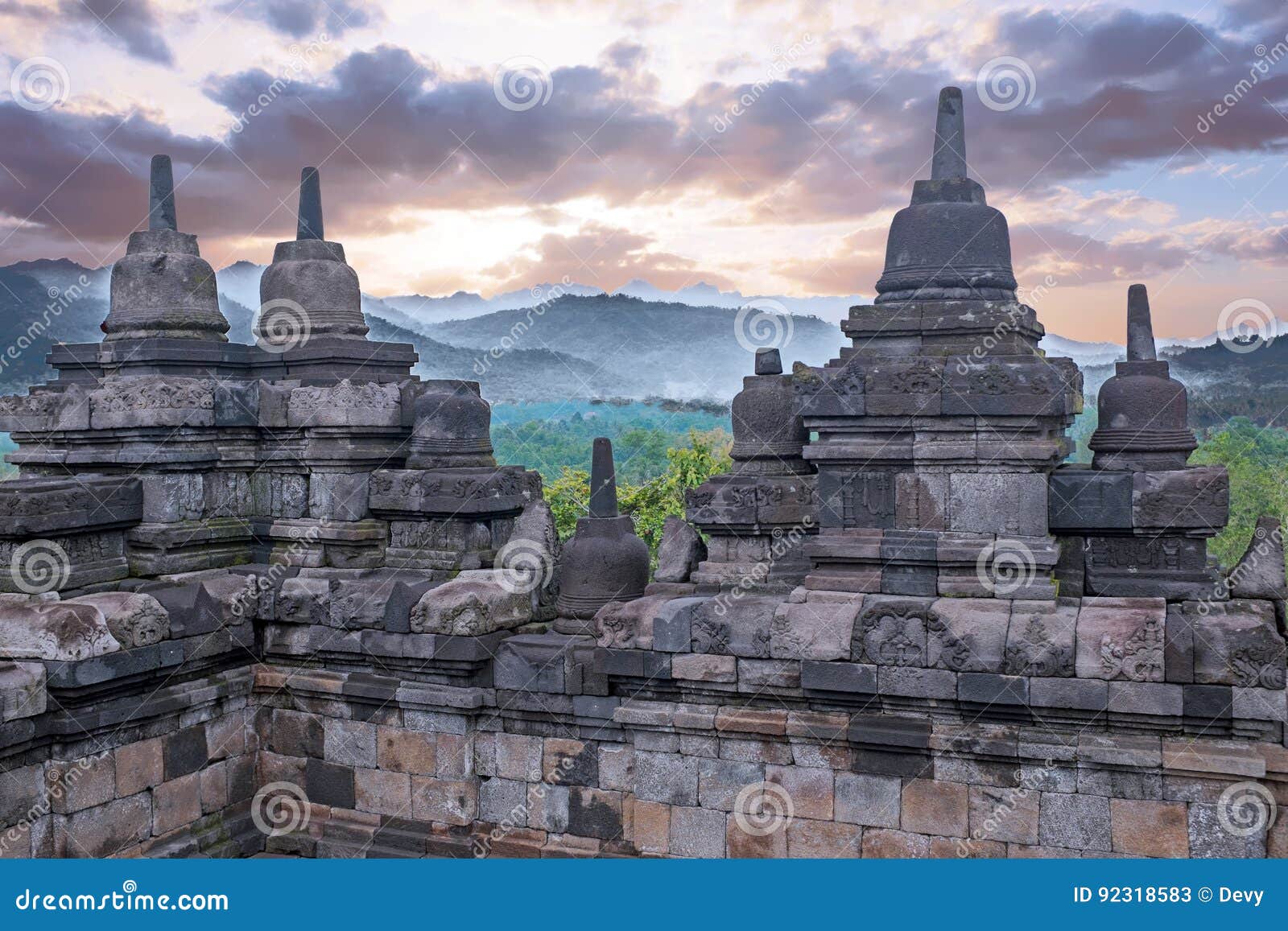 Tempio Di Borobudur in Java Centrale in Indonesia Questo Buddh Famoso ...