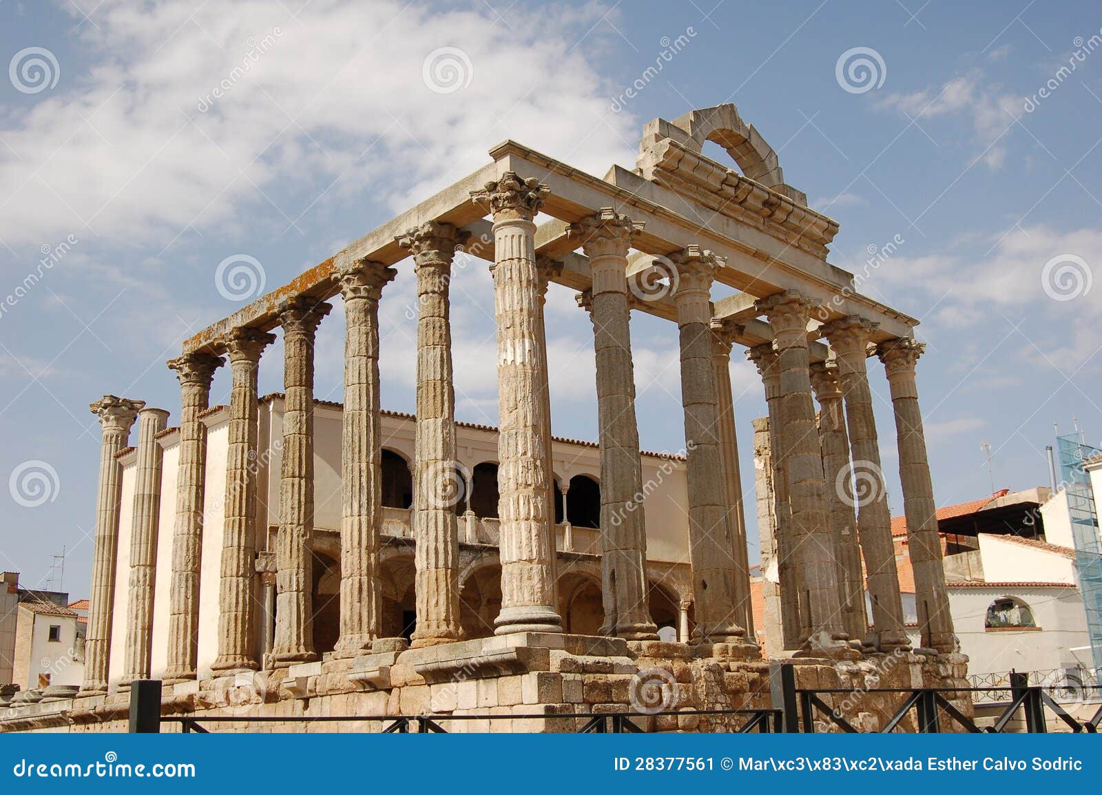 Tempio Di Diana a Merida (Spagna) Immagine Stock - Immagine di rovine ...