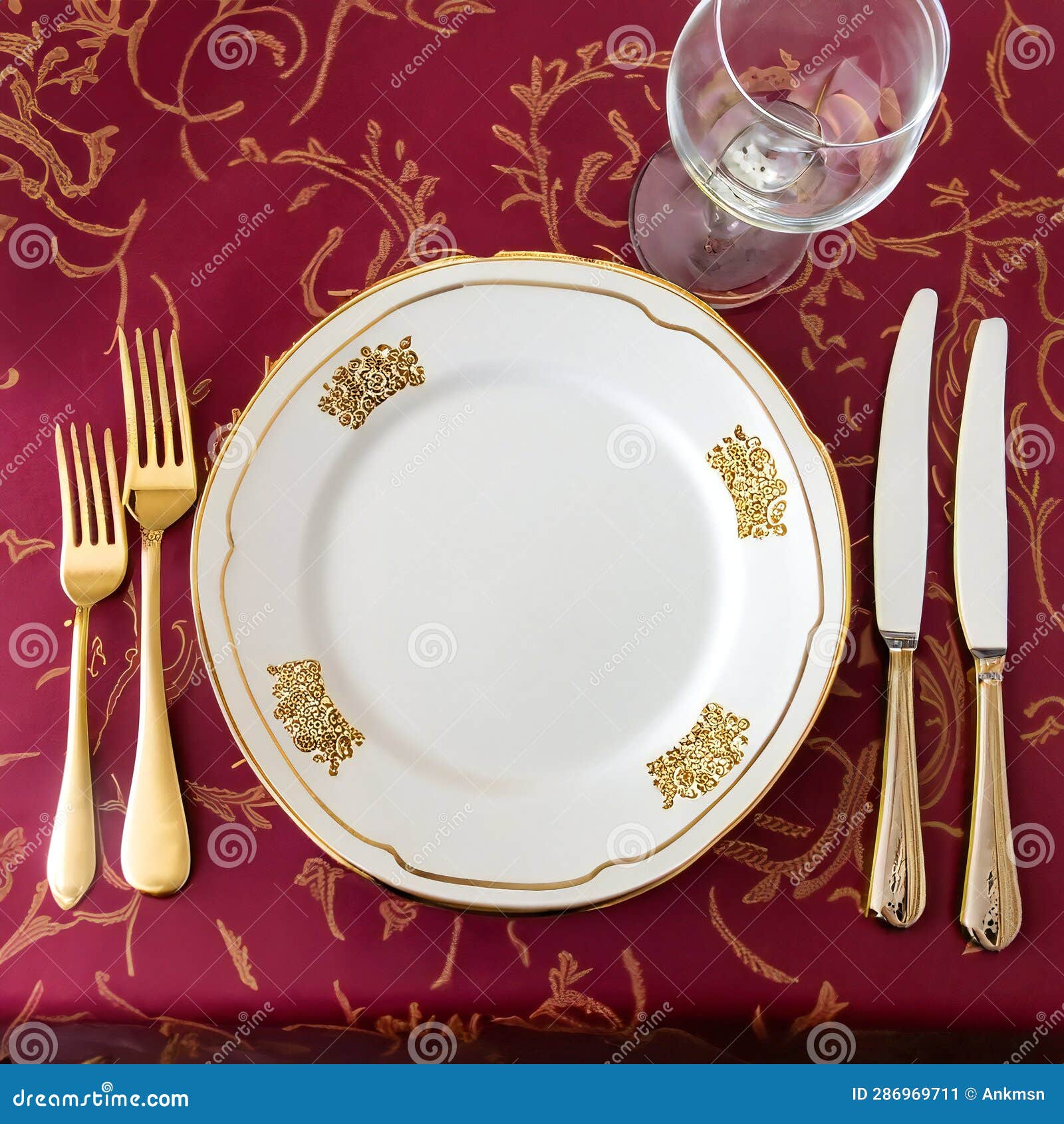 Template Empty Plate in Expensive Luxury Restaurant. Tableware Serving ...