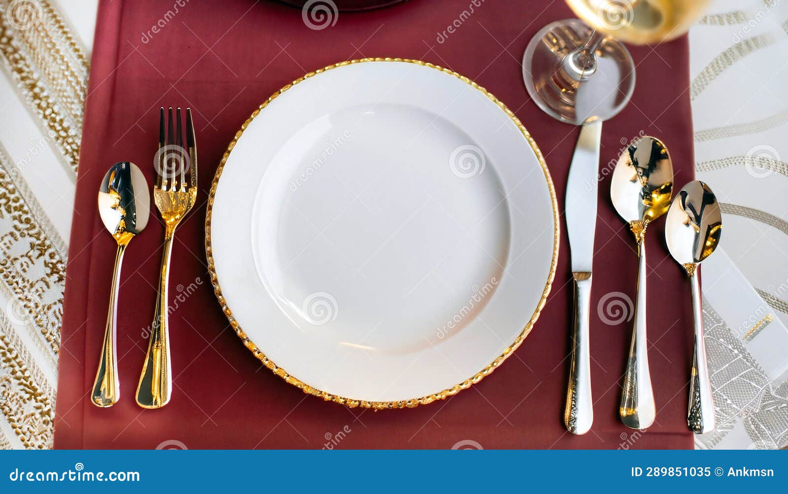 Template Empty Plate in Expensive Luxury Restaurant. Tableware Serving ...