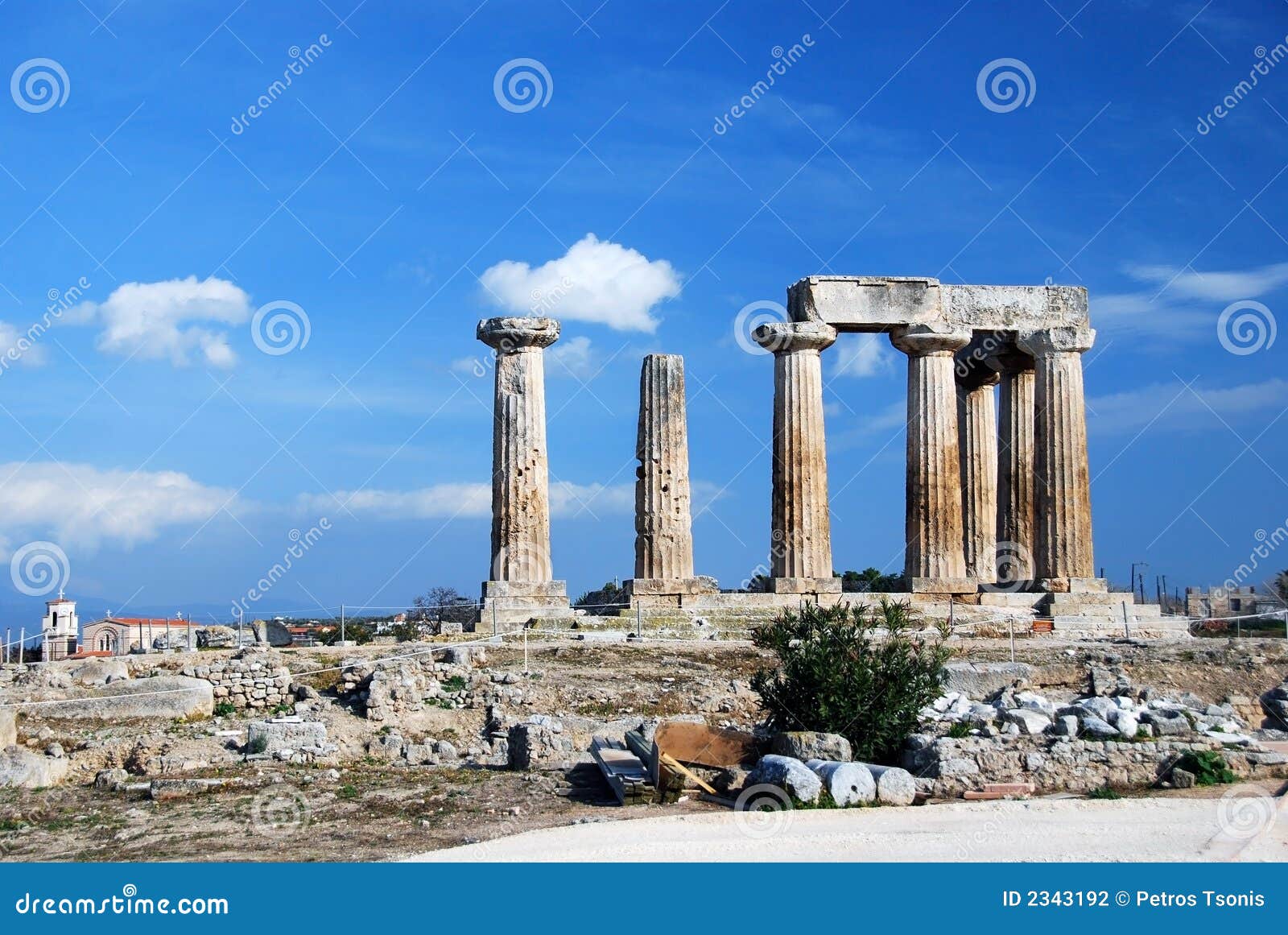 Temple antique grec photo stock. Image du grèce, architecture - 2343192