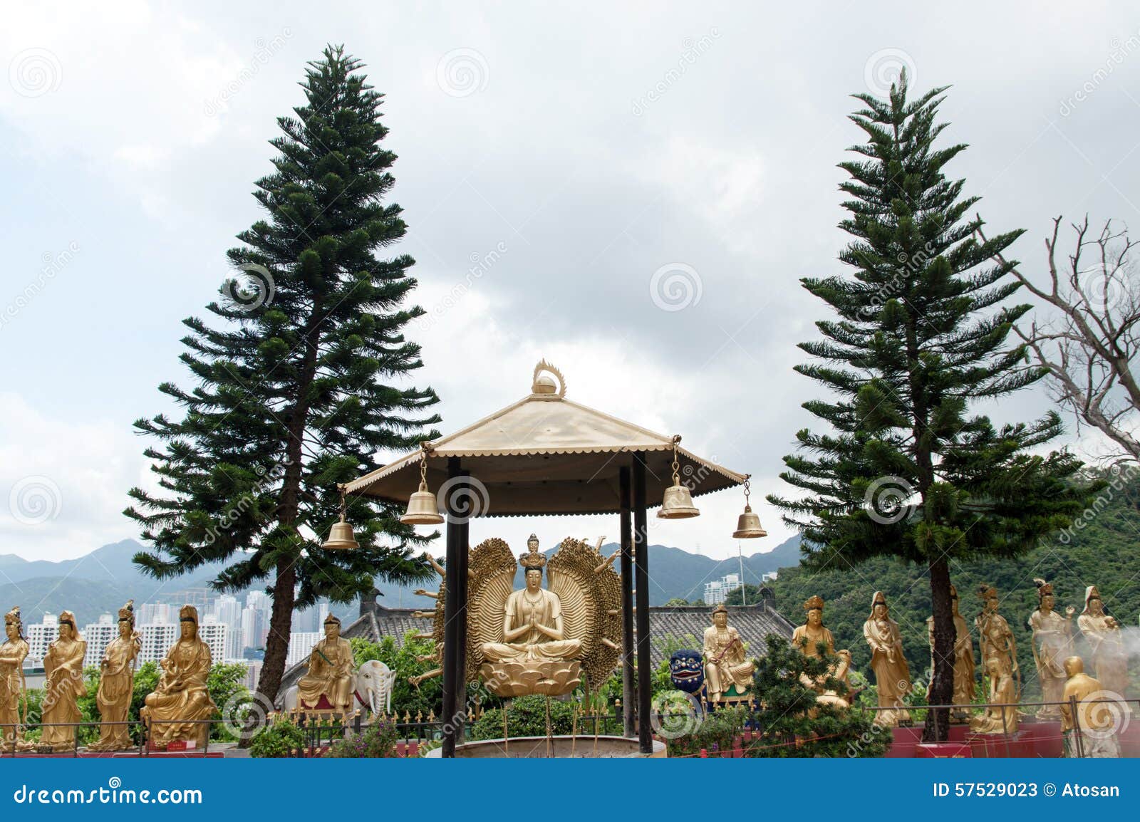 Temple of the 10000 Buddhas Stock Image - Image of spirituality, pagoda ...