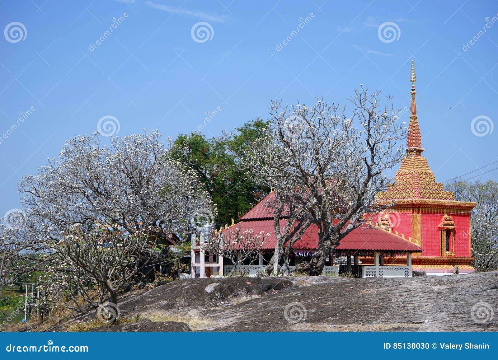 Temple in buddhist wat editorial image. Image of blue - 85130030