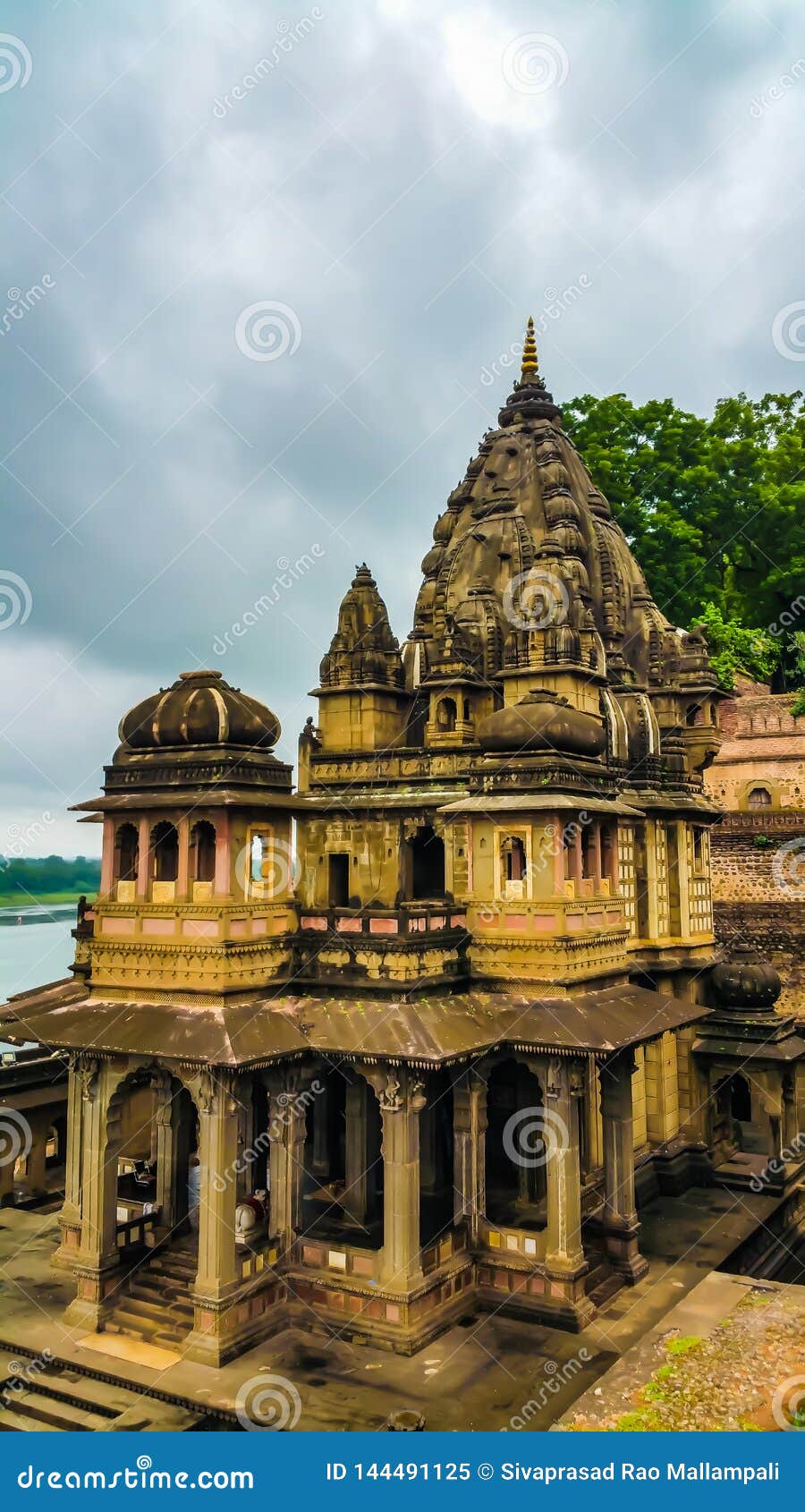 Temple on the Banks of the Narmada River in Maheshwar Stock Image ...