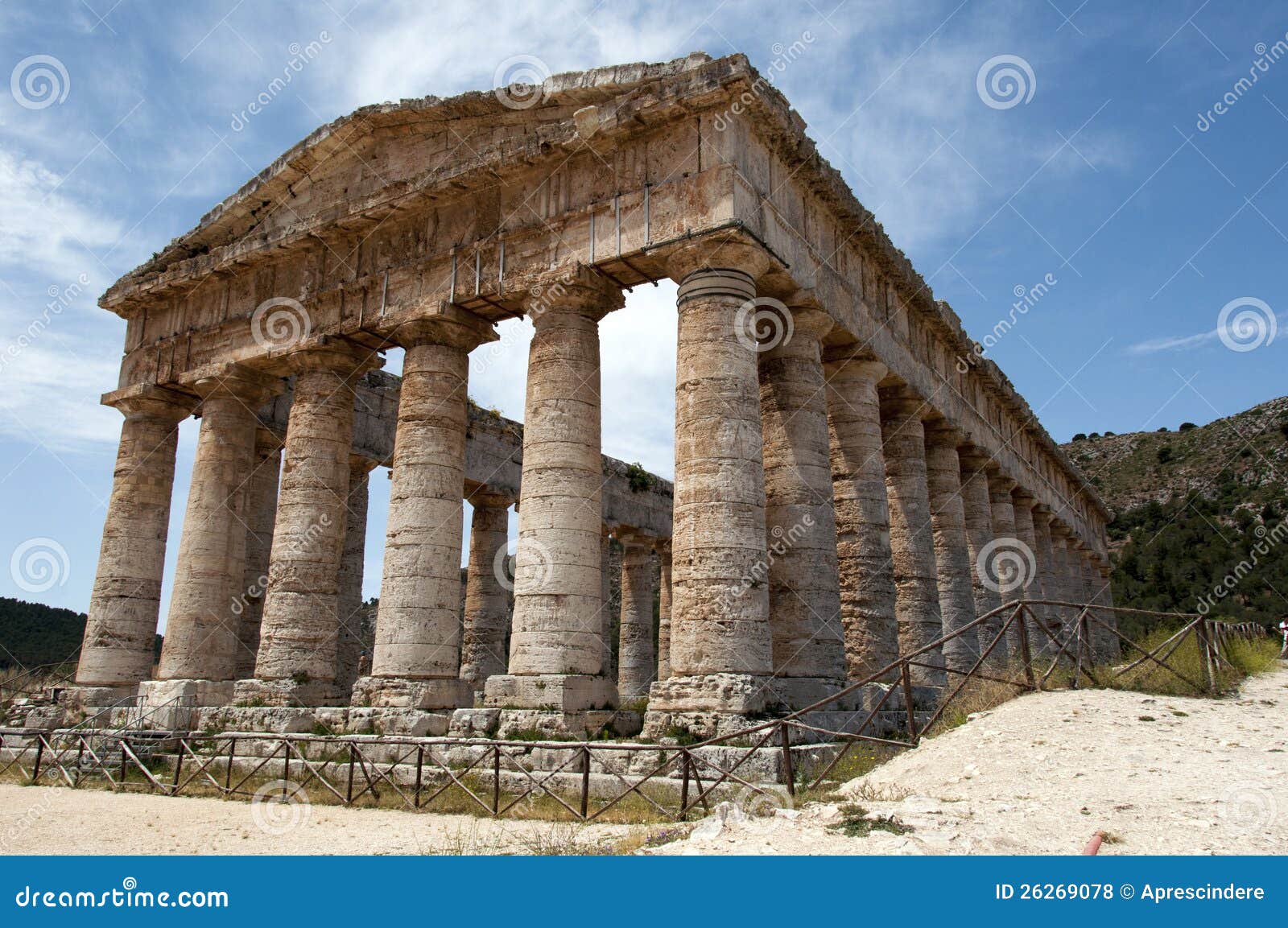 Temple de Grec de Segesta photo stock. Image du corinthien - 26269078