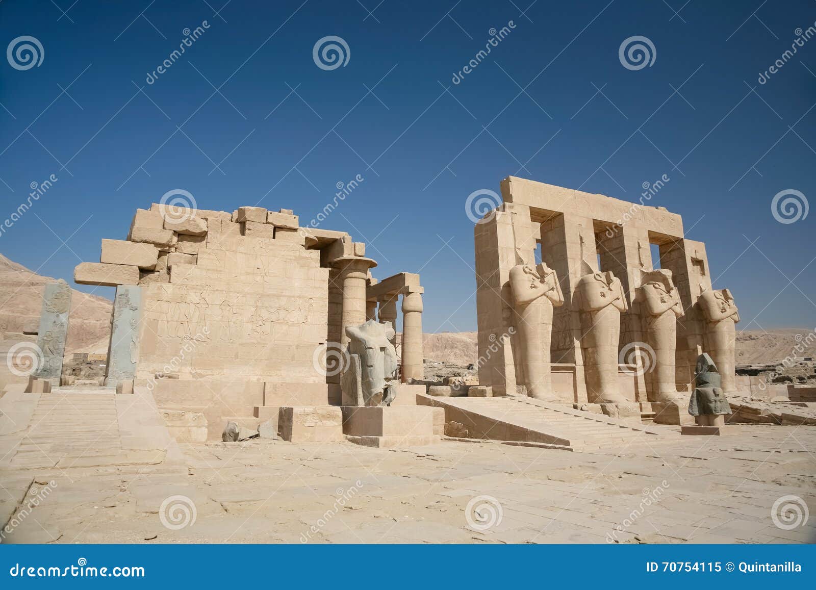 Temple de Ramesseum image stock. Image du commémoratif - 70754115