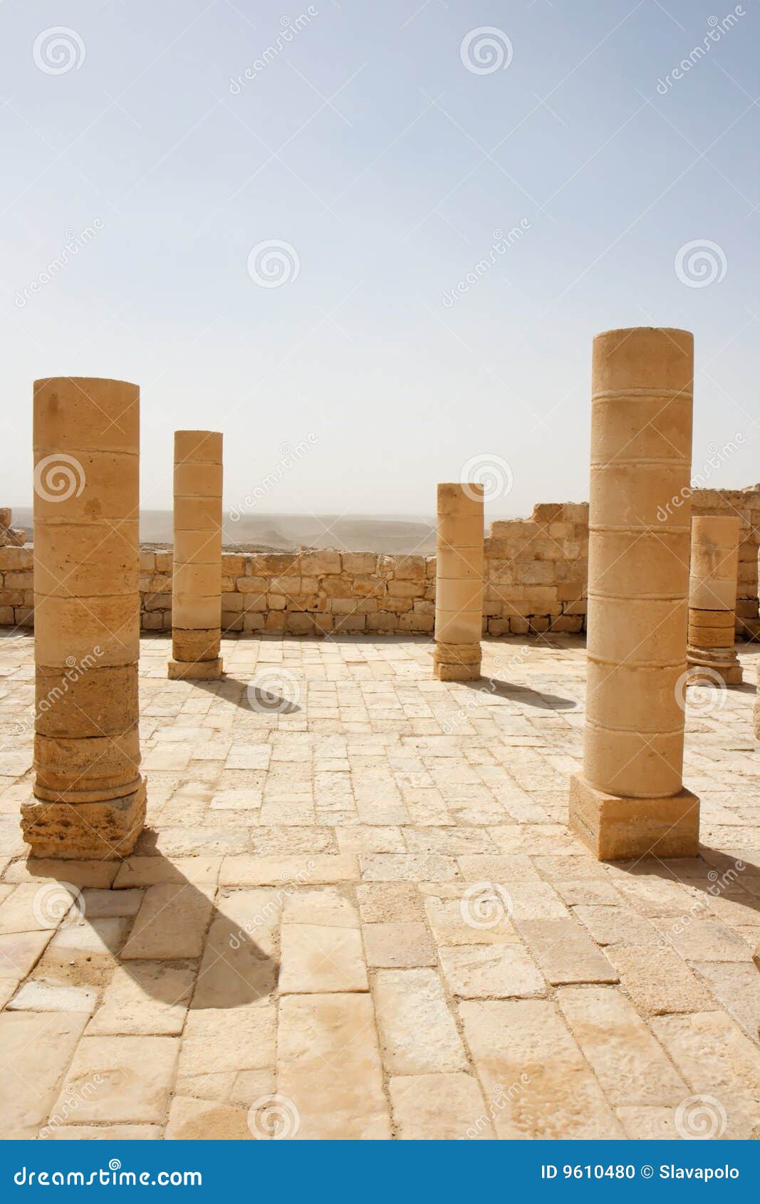 Temple De Ruines Antique De Vestibule Photo stock - Image du cassé ...
