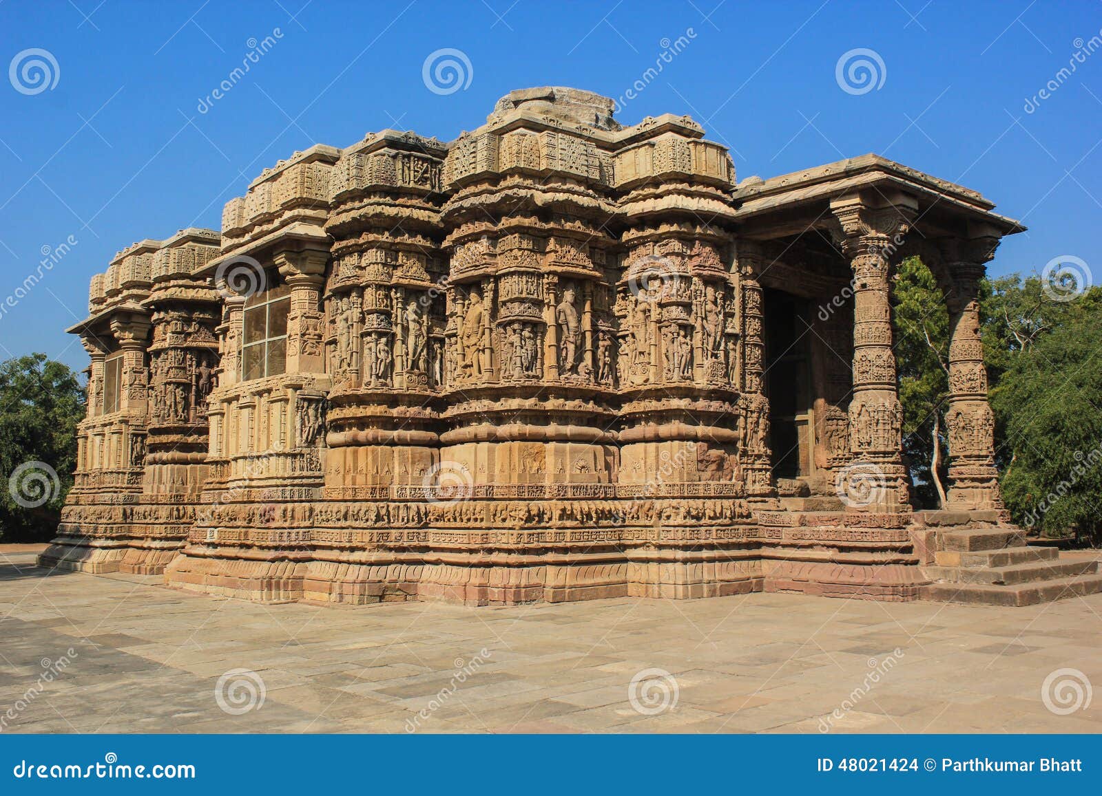 Temple De Sun, Modhera, Inde Photo stock - Image of étang, bleu: 48021424