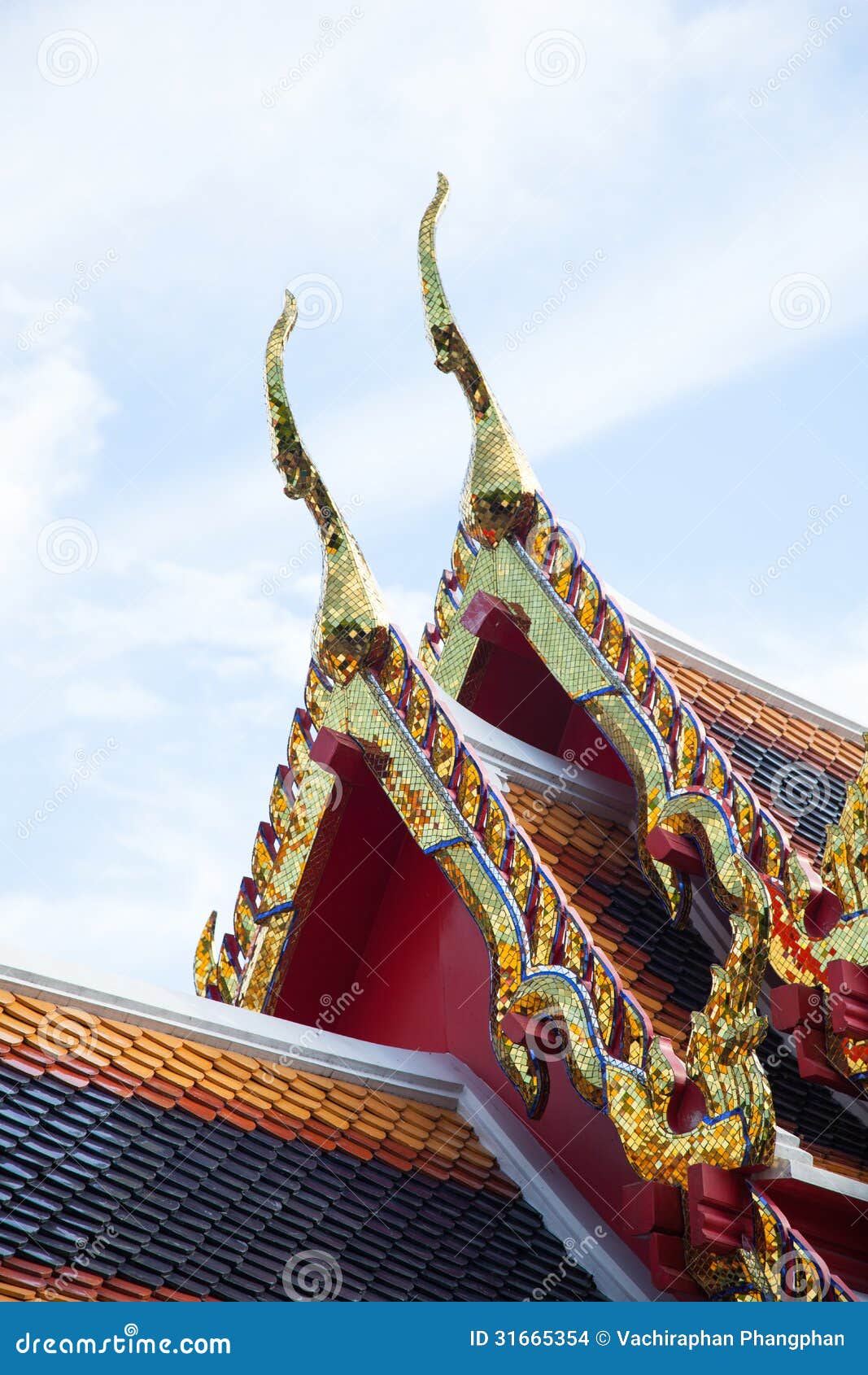 Temple de toit photo stock. Image du décoration, asiatique - 31665354