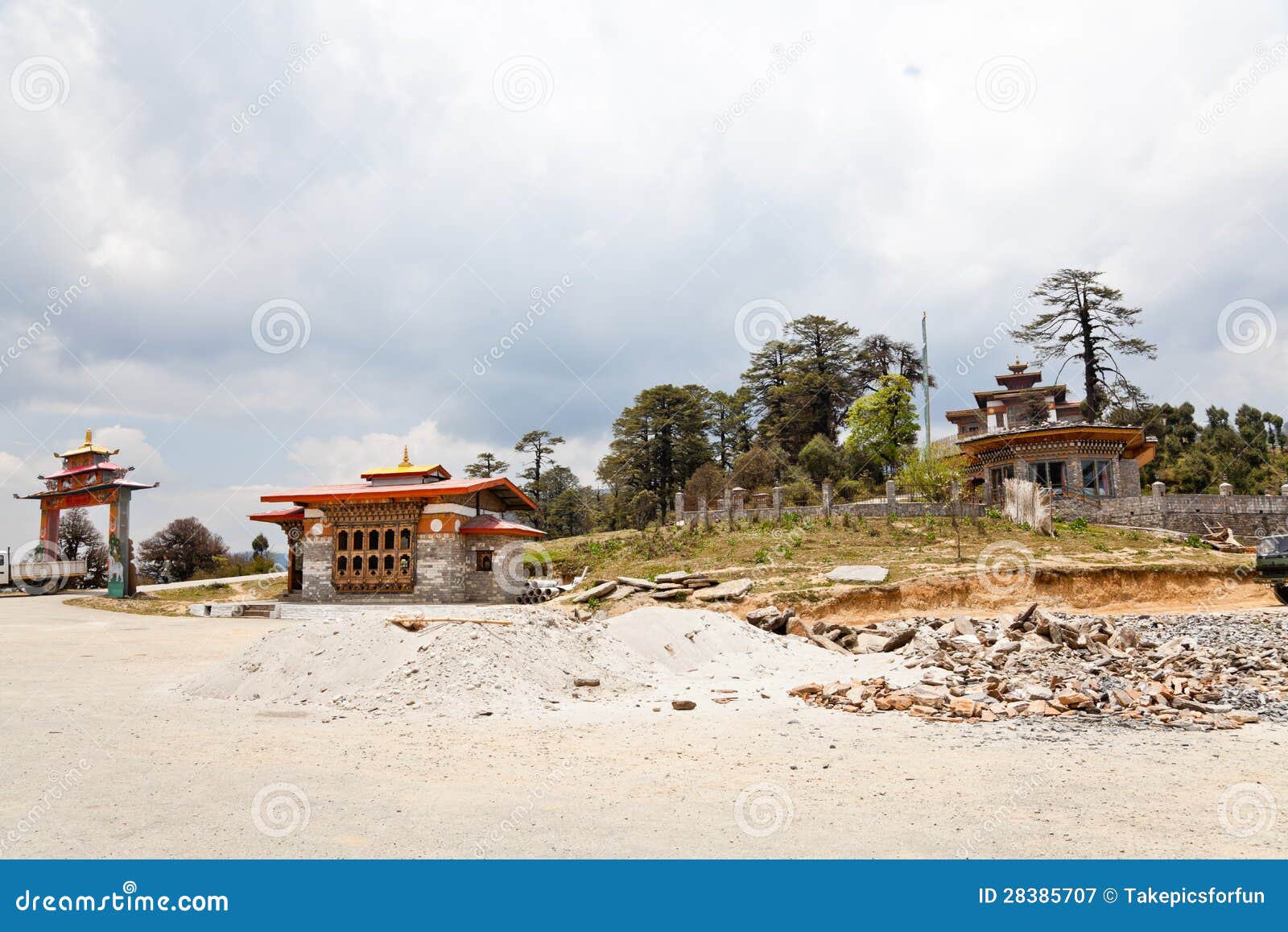 Temple at dochula pass stock image. Image of dochula - 28385707